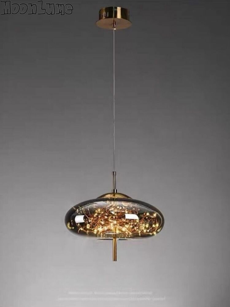 Стильная и простая люстра из звездного стекла