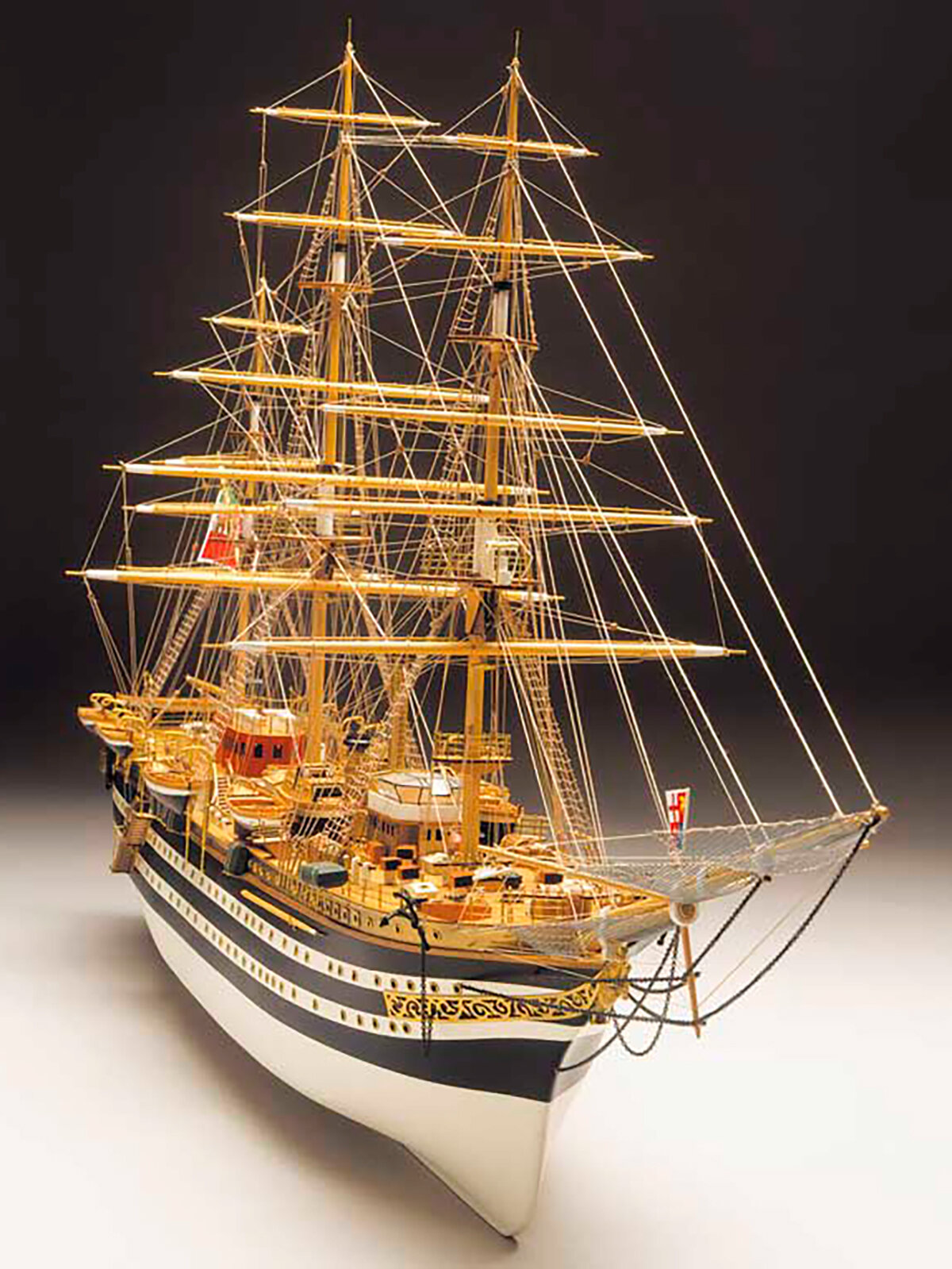 Модель корабля от Mantua, парусник Amerigo Vespucci, 800 часов, М.1:100