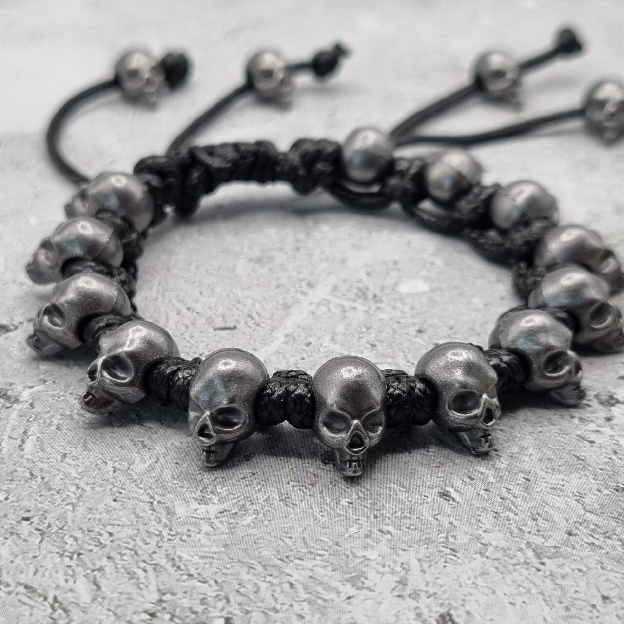 Плетеный браслет