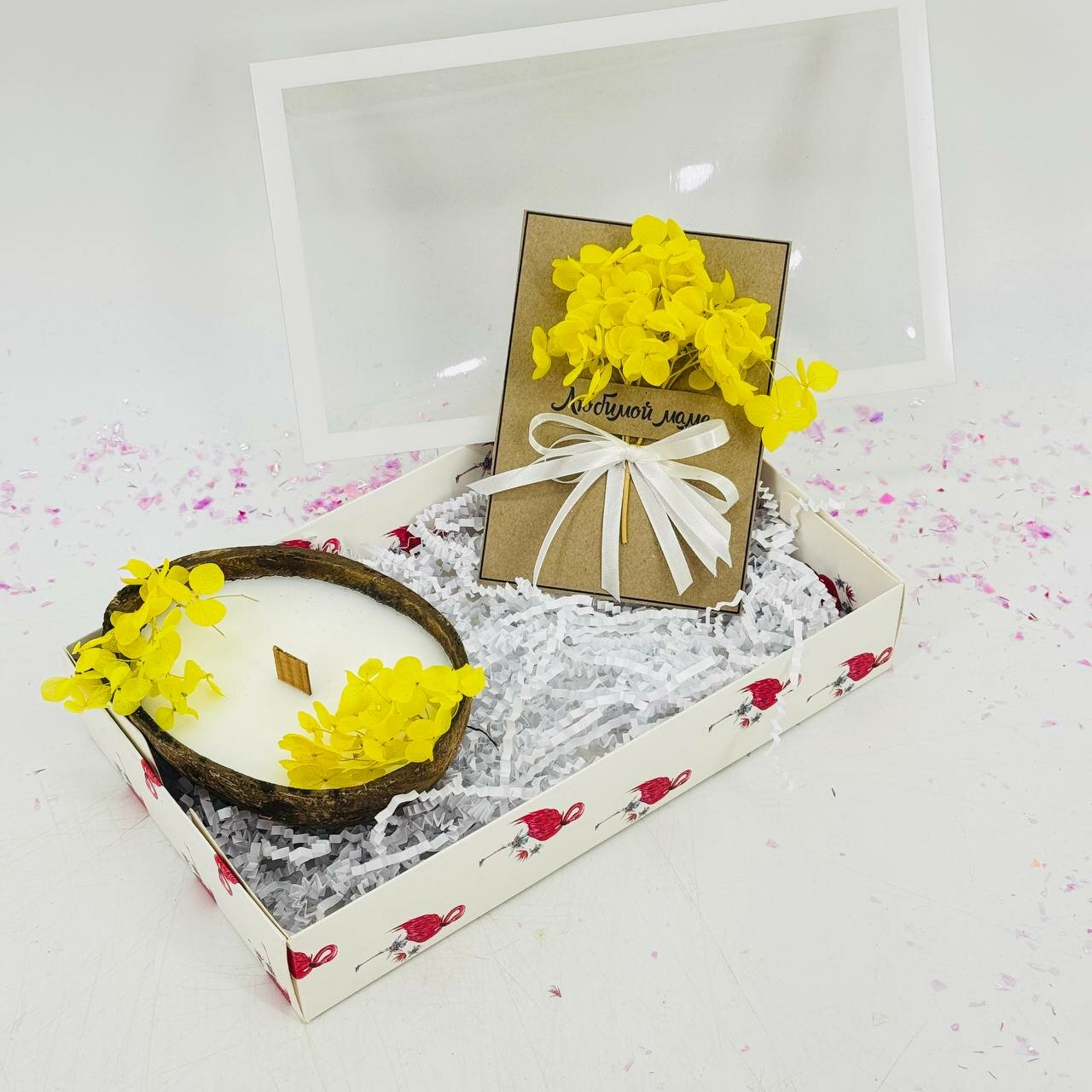 Интерьерная свеча в кокосе ручной работы. Подарочный набор свечка и открытка ручной работы для мамы