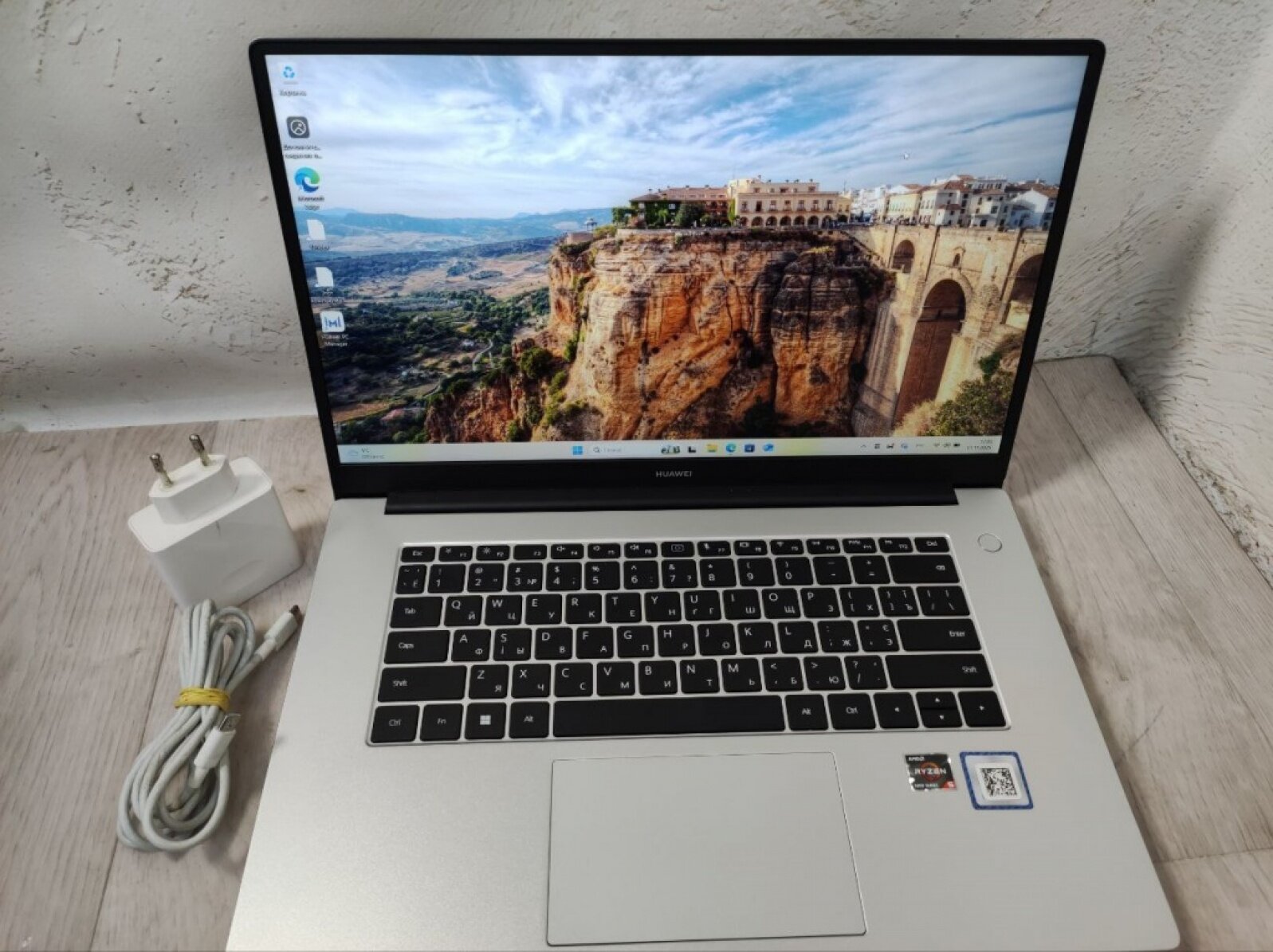 15,6 Ноутбук Huawei Bom-WXX9 на AMD Ryzen 5 5500U
