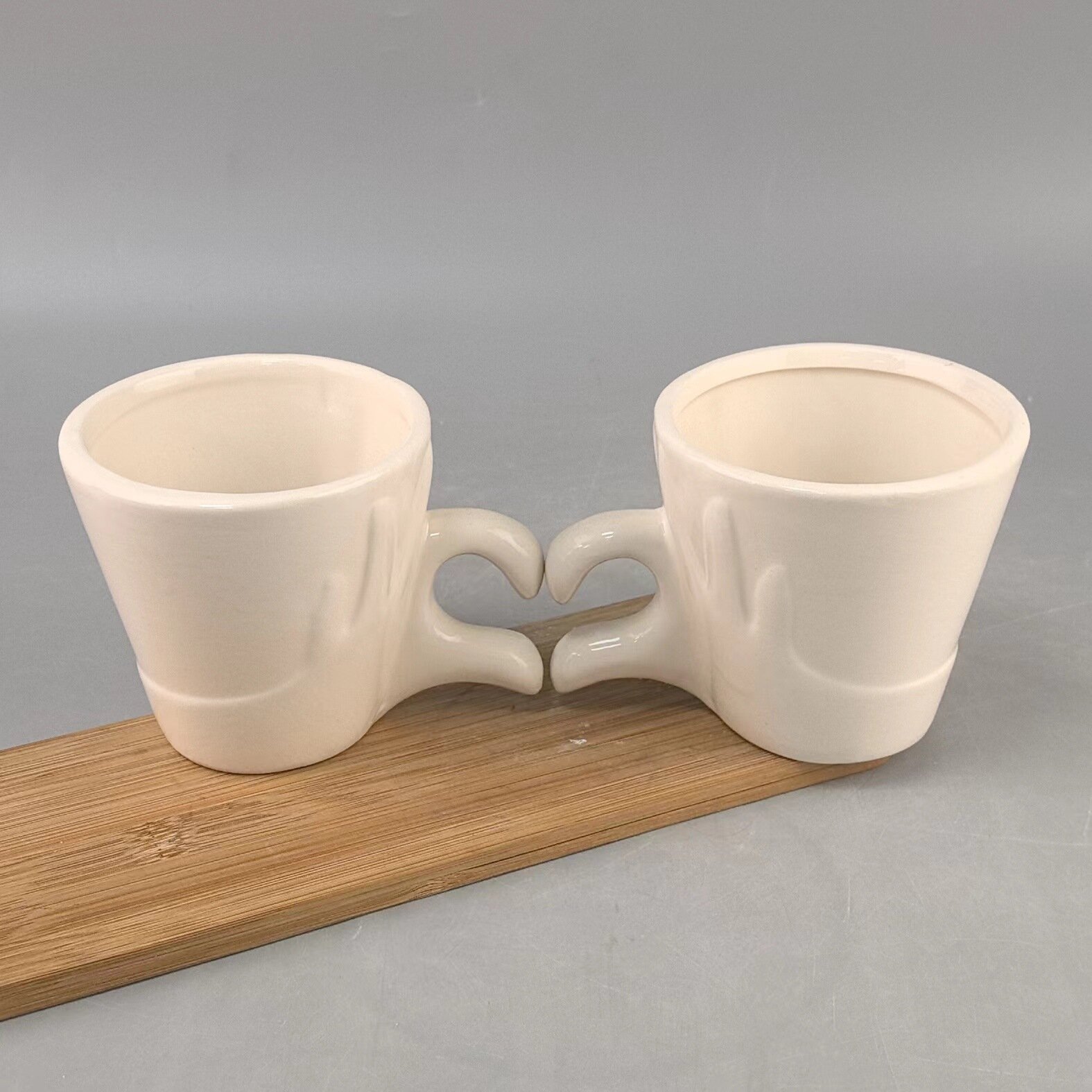 Милые кофейные кружки в форме сердечек с красными ручками в форме сердечек, керамические кружки для пар к празднику Циси.