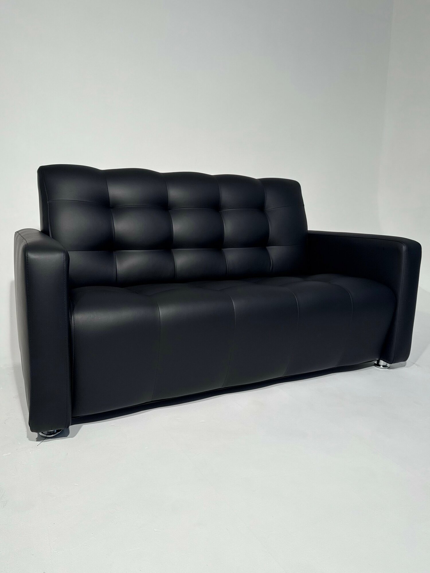 Диван офисный Канцлер, механизм Нераскладной, 150х82х85 см, чёрный матовый