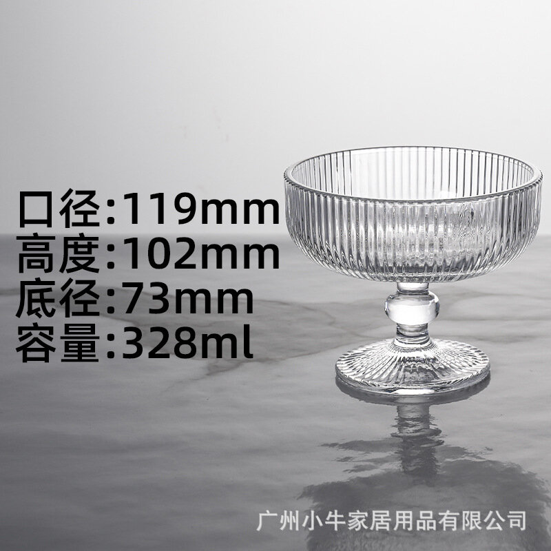 Бокал для коктейля V-образной формы, бокал для шампанского, бокал для мартини, бокал для маргариты.