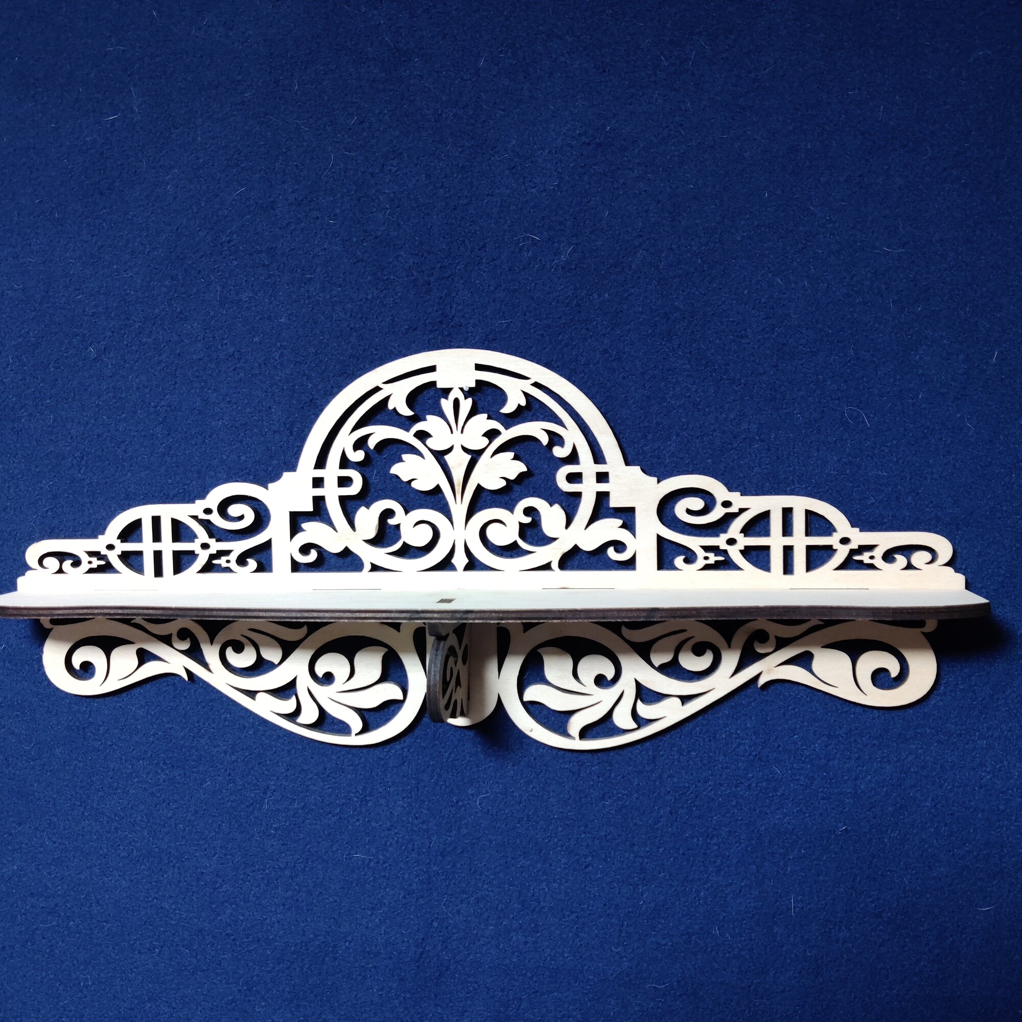 Полка для икон деревянная резная "Медальон"