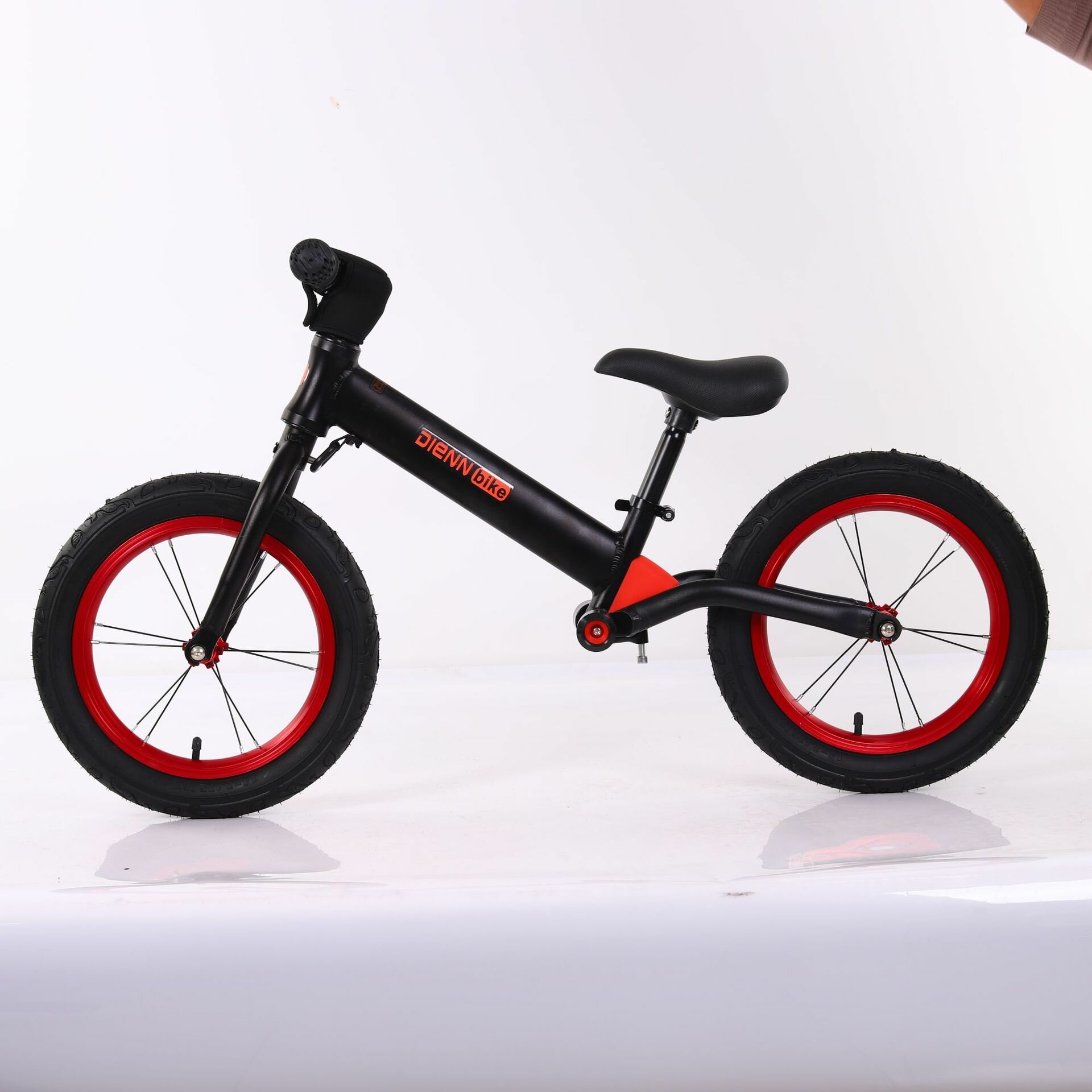 Алюминиевый балансировочный велосипед 12inch года, детский балансировочный велосипед, скользящий двухколесный велосипед без педалей, игрушечный велосипед, горячая распродажа за рубежом