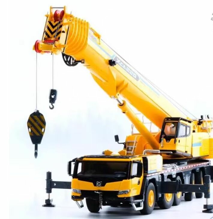 Металлическая коллекционная модель крана XCMG XCA200L8 (масштаб 1:50), вседорожный кран 220 тонн, с открывающимися дверями