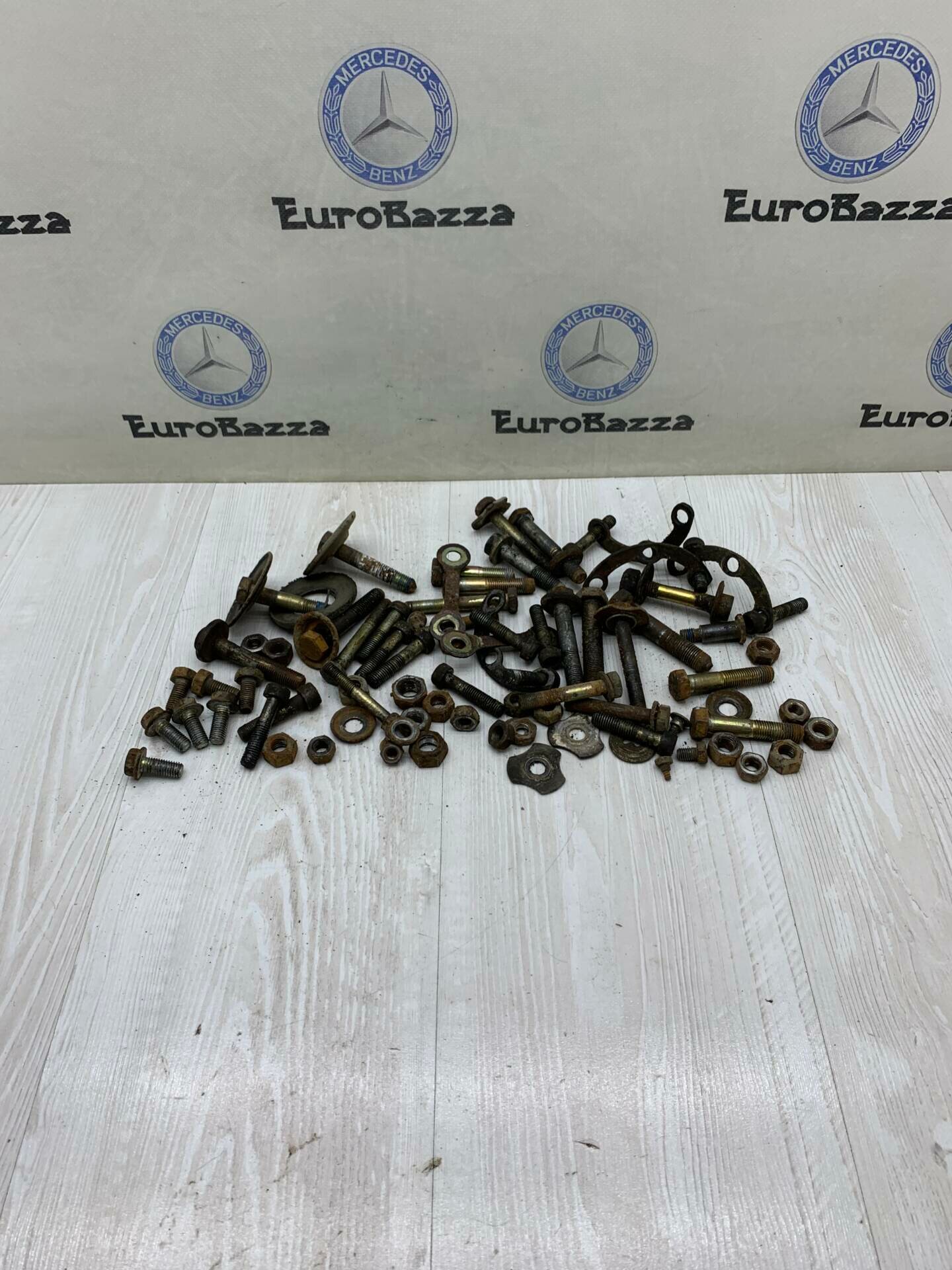 Болт подвески заднего моста Mercedes W201 A2013570375