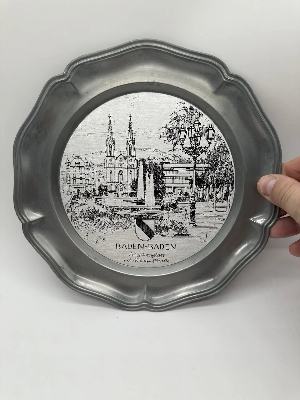 Настенная коллекционная тарелка из металла ГДР 1980 годы винтаж