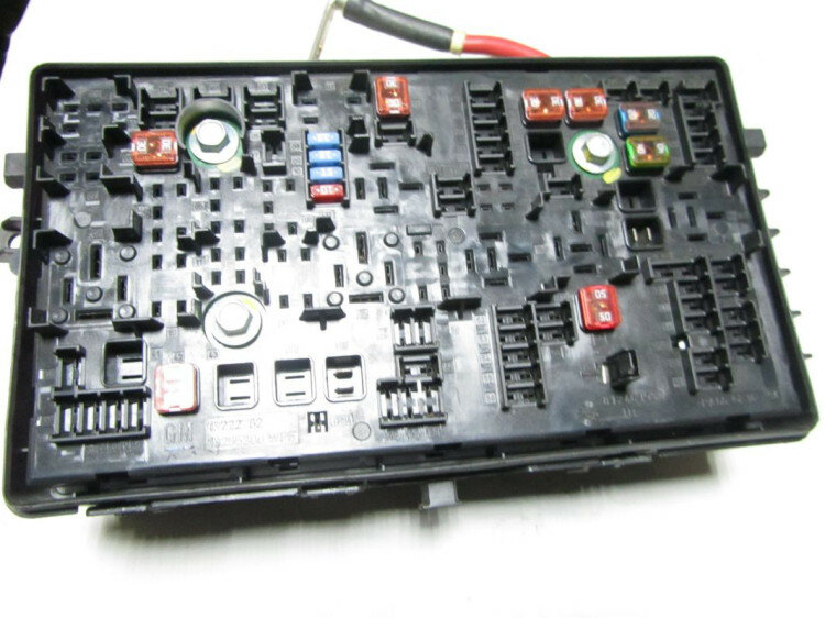 Блок предохранителей 96982033-06 2033 Шевроле Круз - плато средняя и нижняя часть - S-56