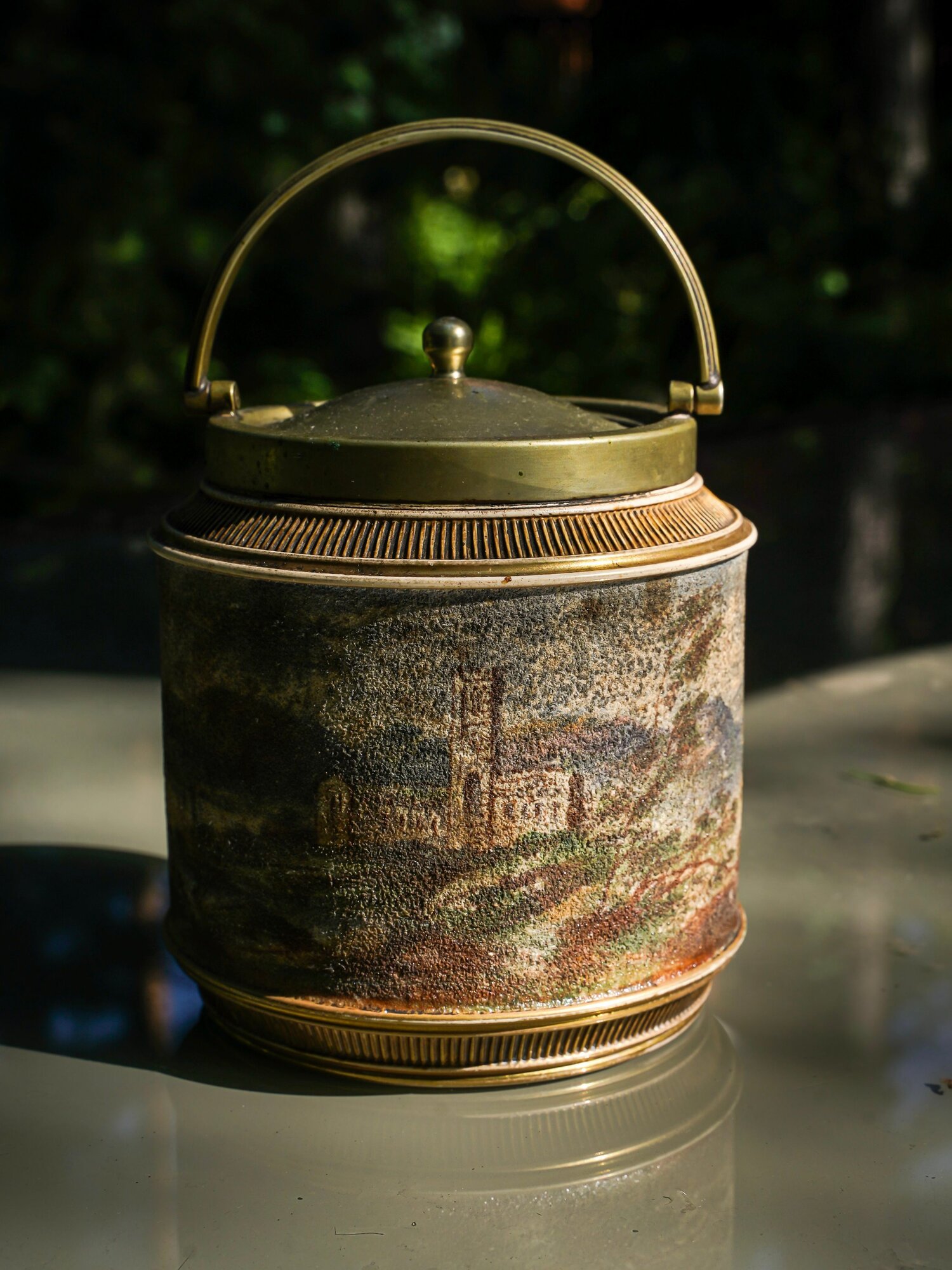 Старинная бисквитница со средневековыми замками, 1850-1880 гг.