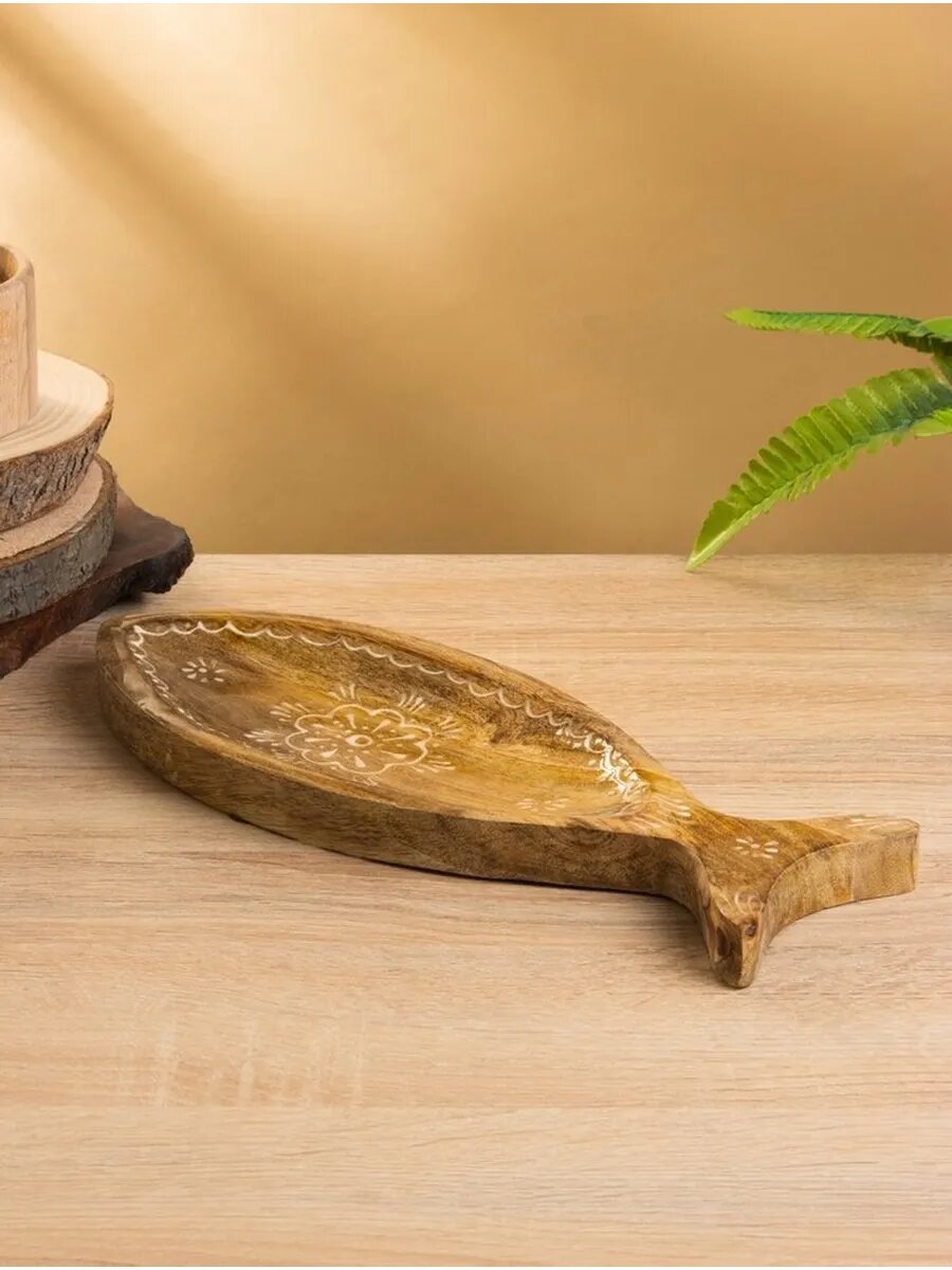 Уникальная деревянная тарелка-рыбка для подачи деликатесов