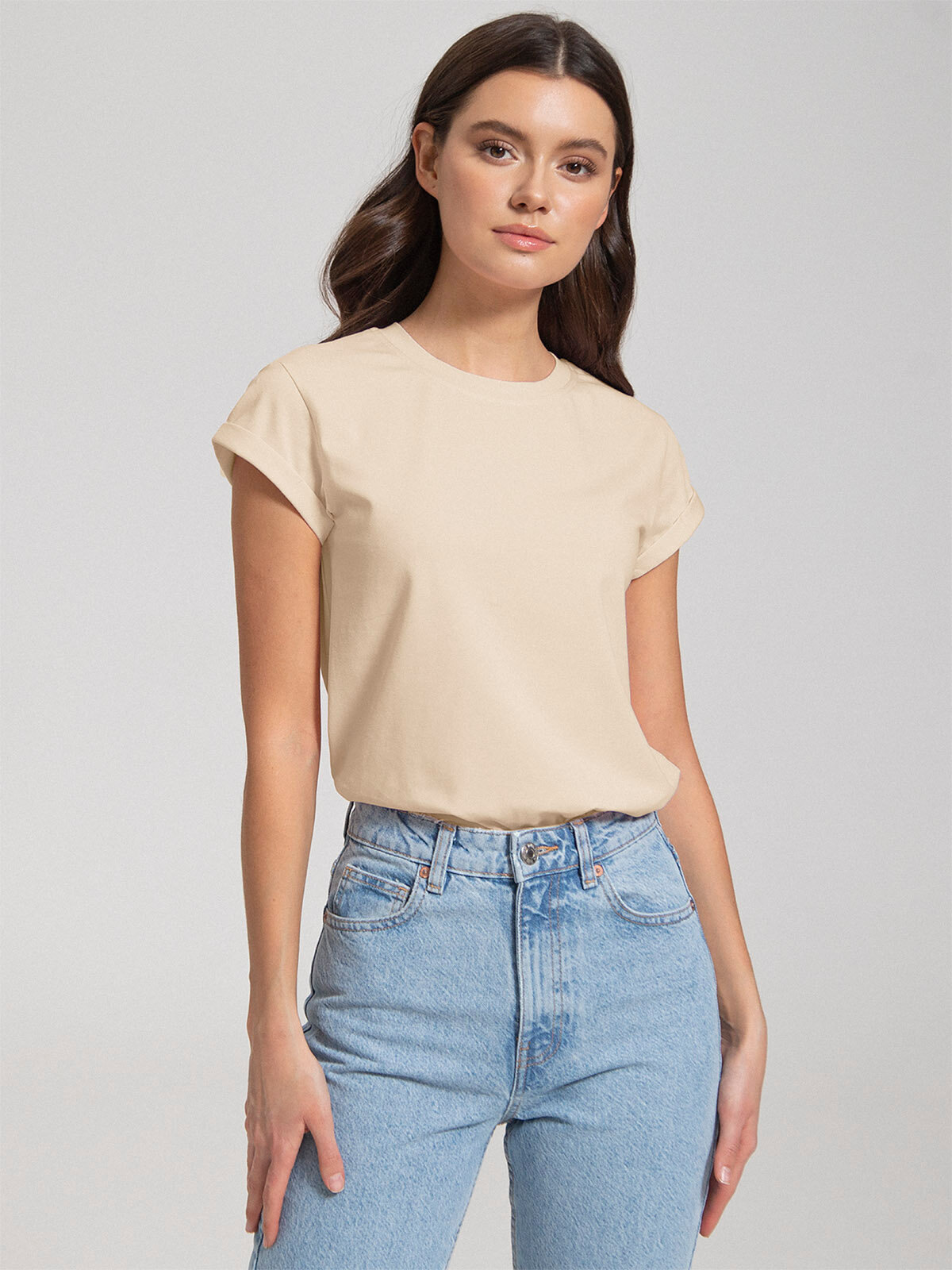 Футболка с подвернутым рукавом