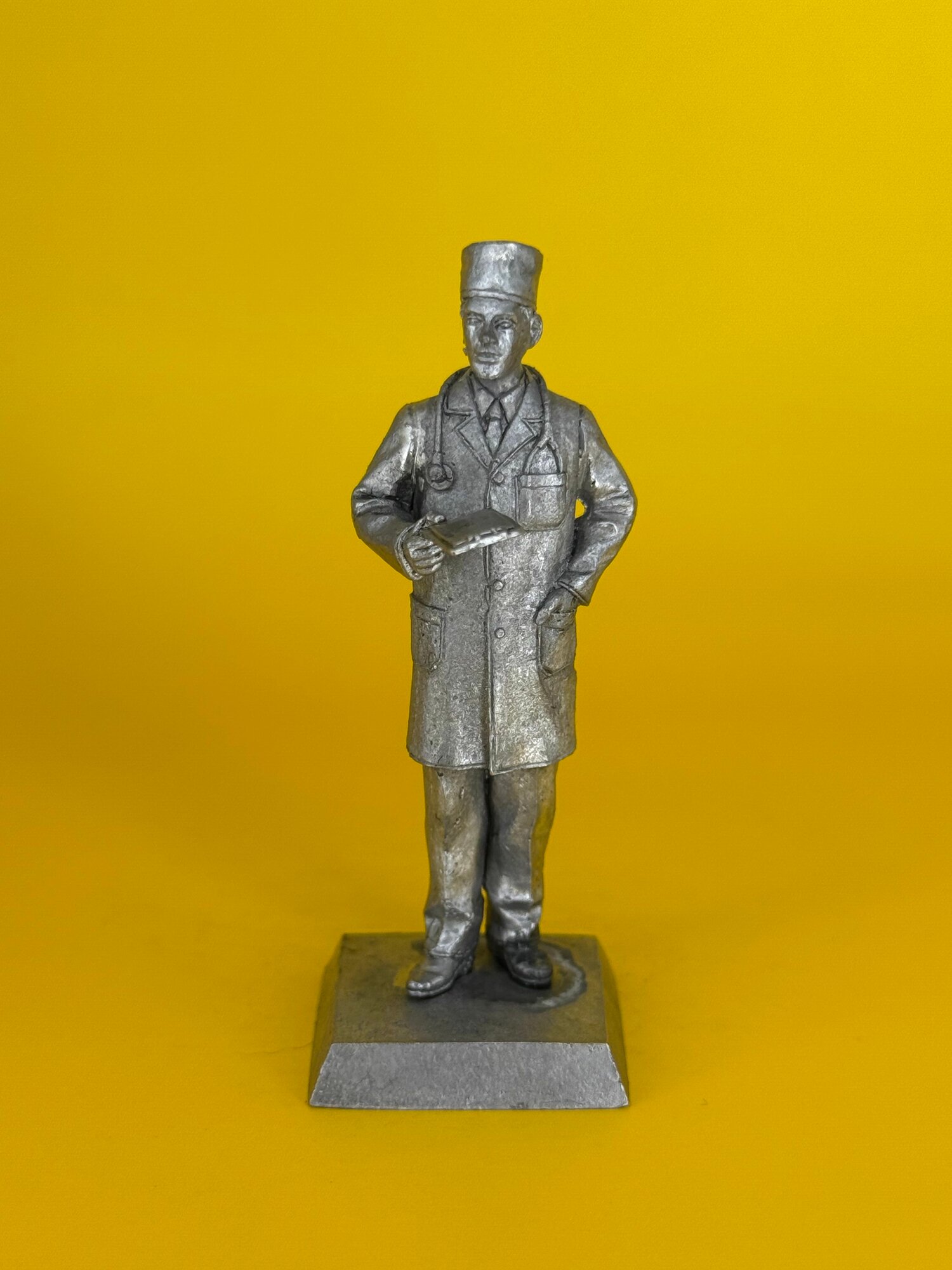 Коллекционный оловянный солдатик фигурка Врач 7 см Масштаб 1/30