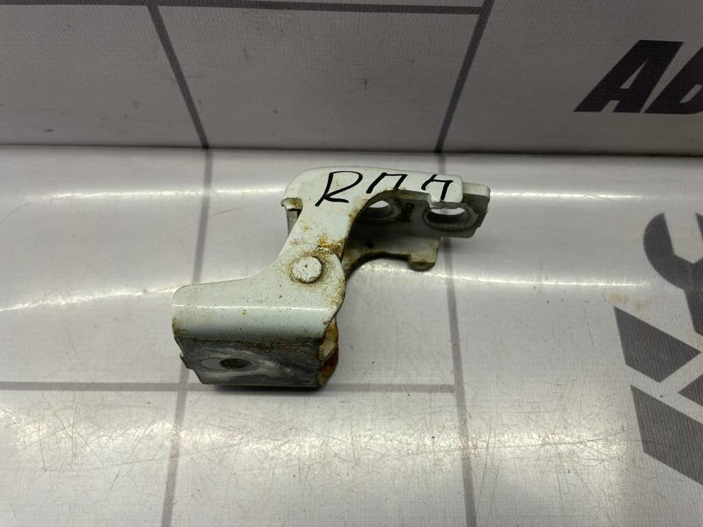 Петля двери Renault Megane 3 09-16