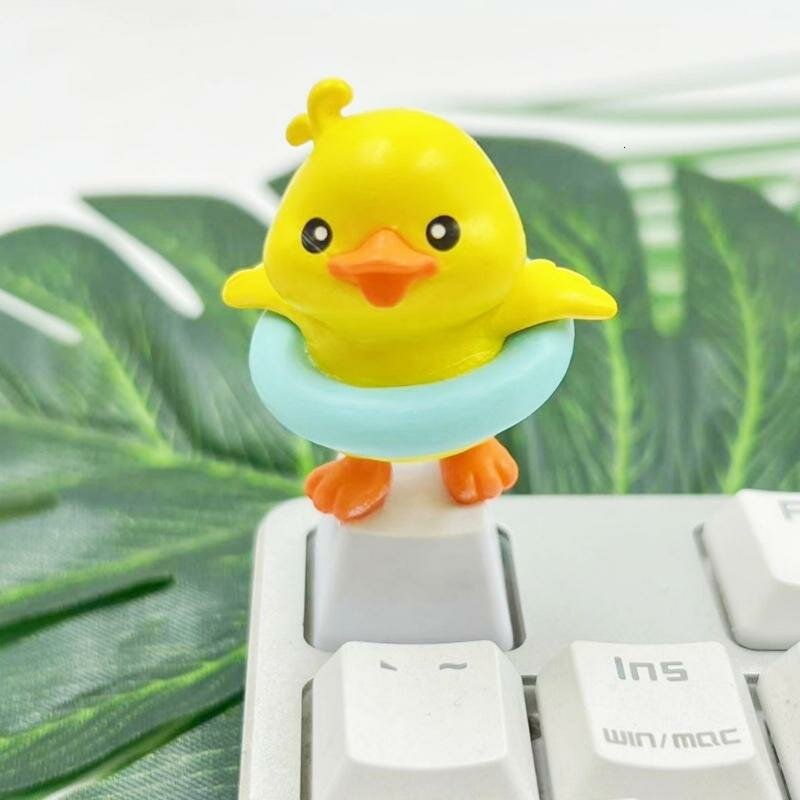 Желтая уточка-кейкап, плавающая утка