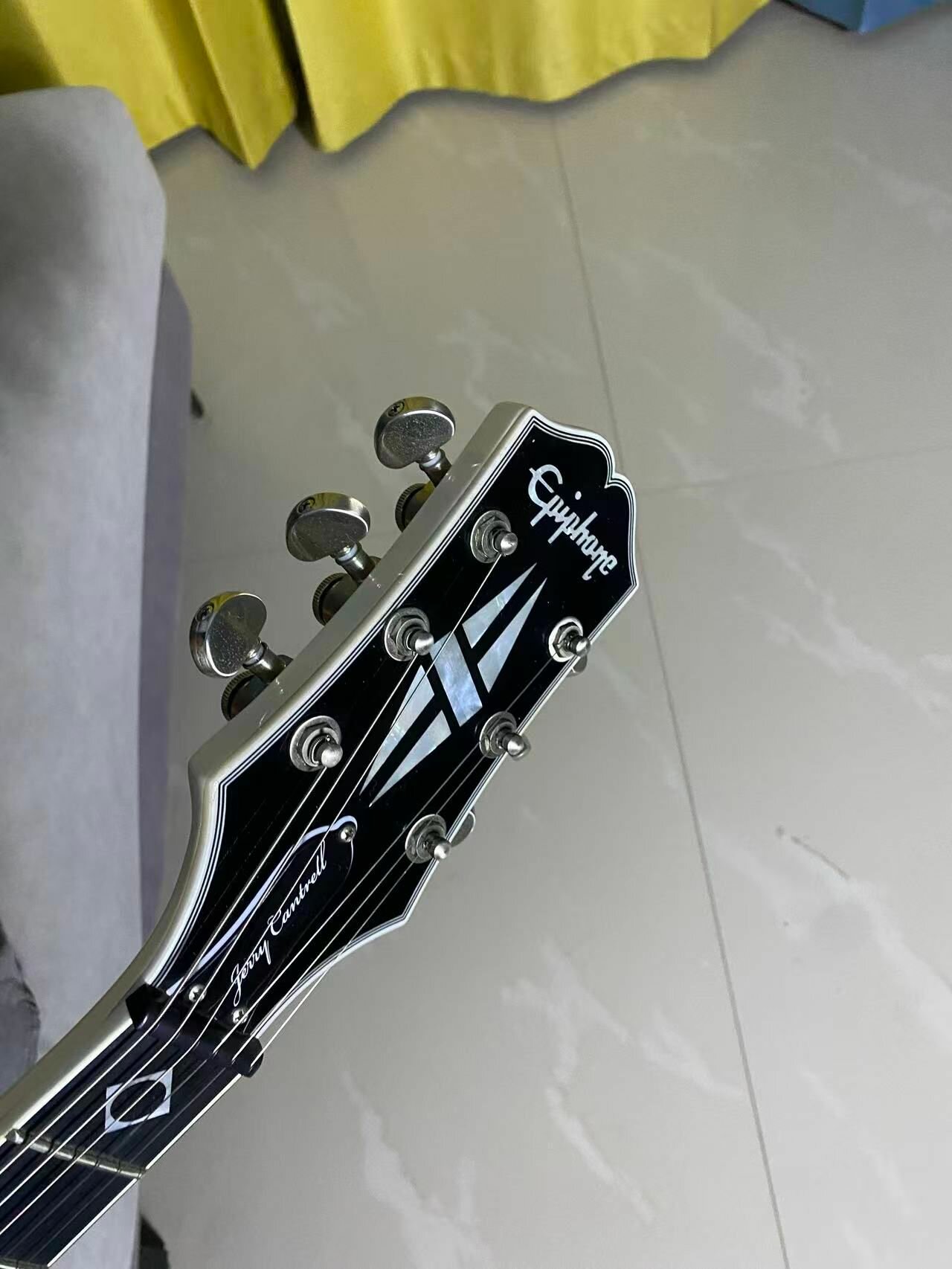 Подержанная гитара epiphone Jerry — фото 1