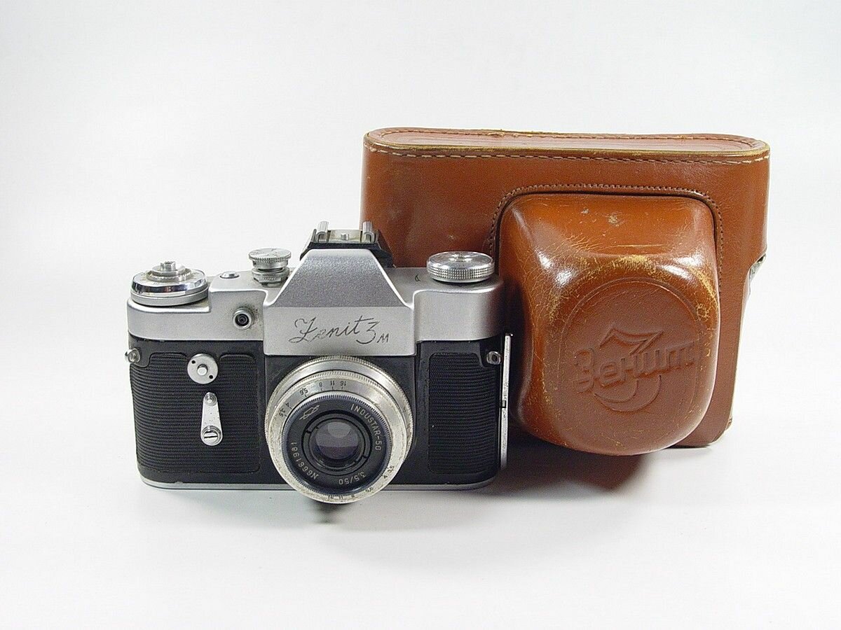 Фотоаппарат старинный Зенит-3М с объективом Индустар-50. Хорошее состояние, СССР, 1966 г. Металл.