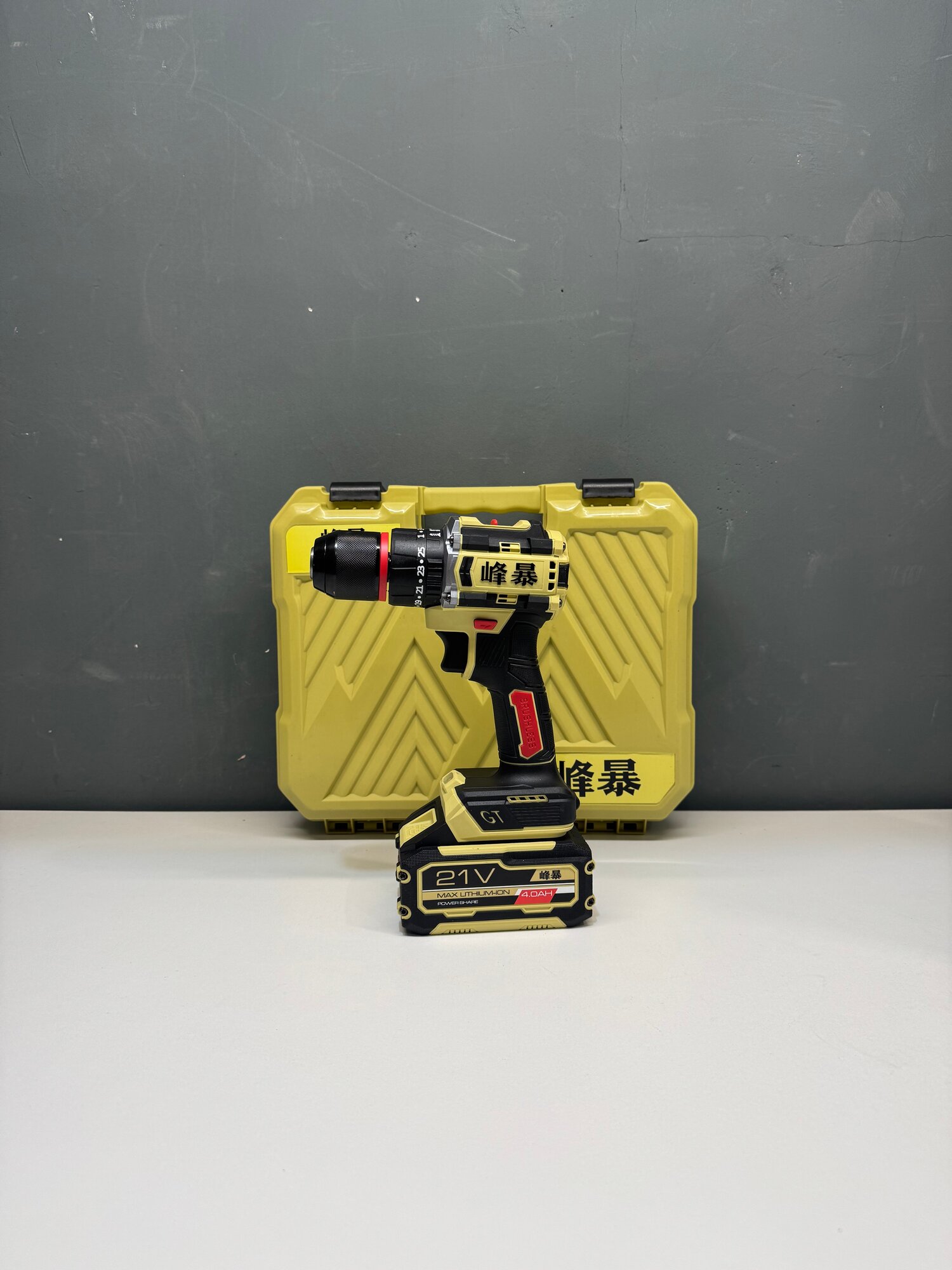 FB 2113 Дрель-шуруповерт, 60нм, 2000об/мин, 13мм, 2 АКБ по 4.0Ач, аккумуляторный бесщеточный ударный