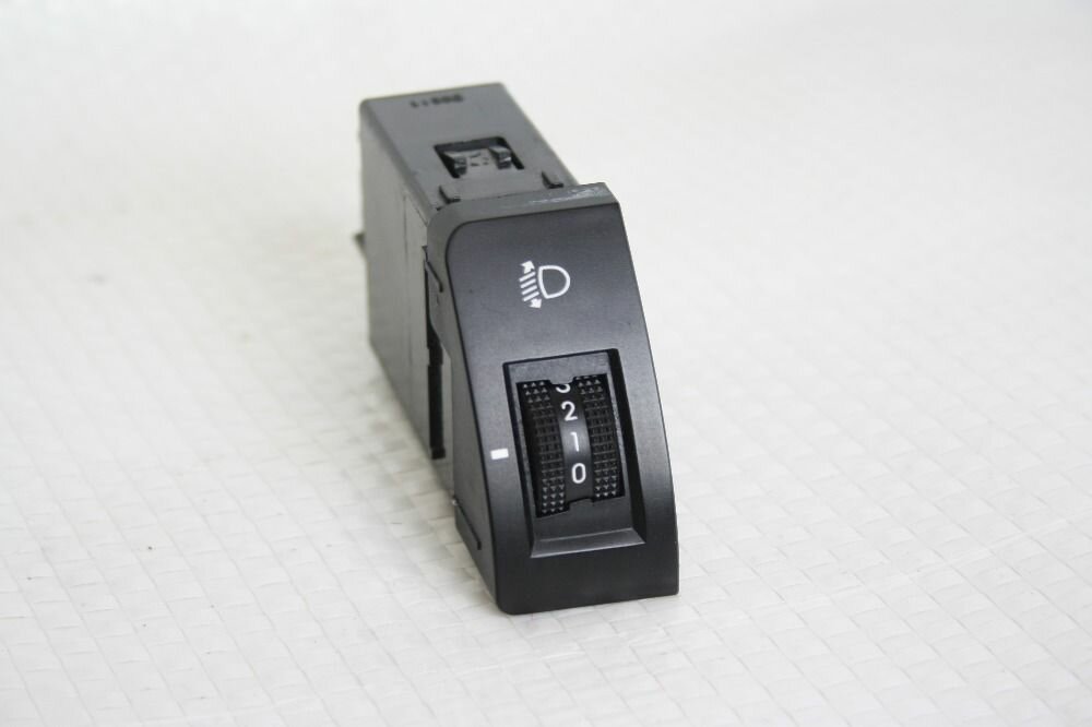 Кнопка корректора фар Kia Sorento 2 932302P000VA