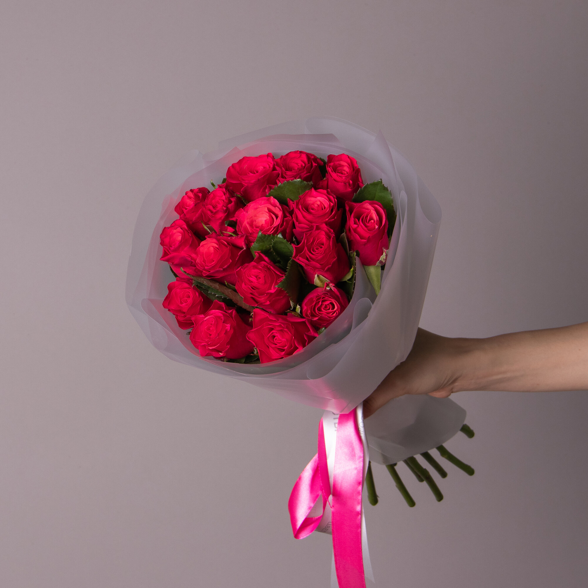 Букет из малиновых роз 15 шт Высота 50 см в коробке и аквабоксе от "Простоцветы"