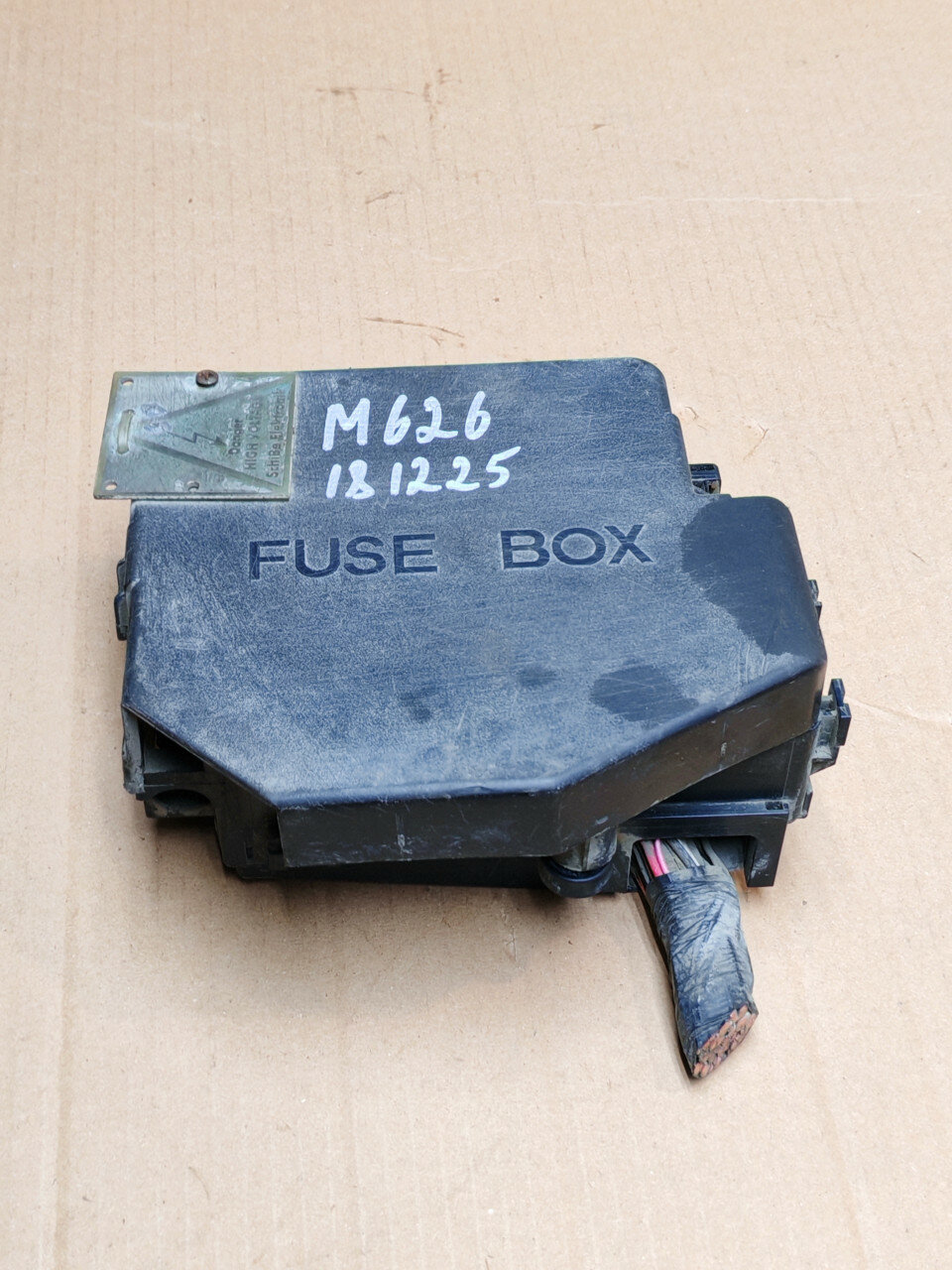 Блок предохранителей Mazda 626 GE хэтч