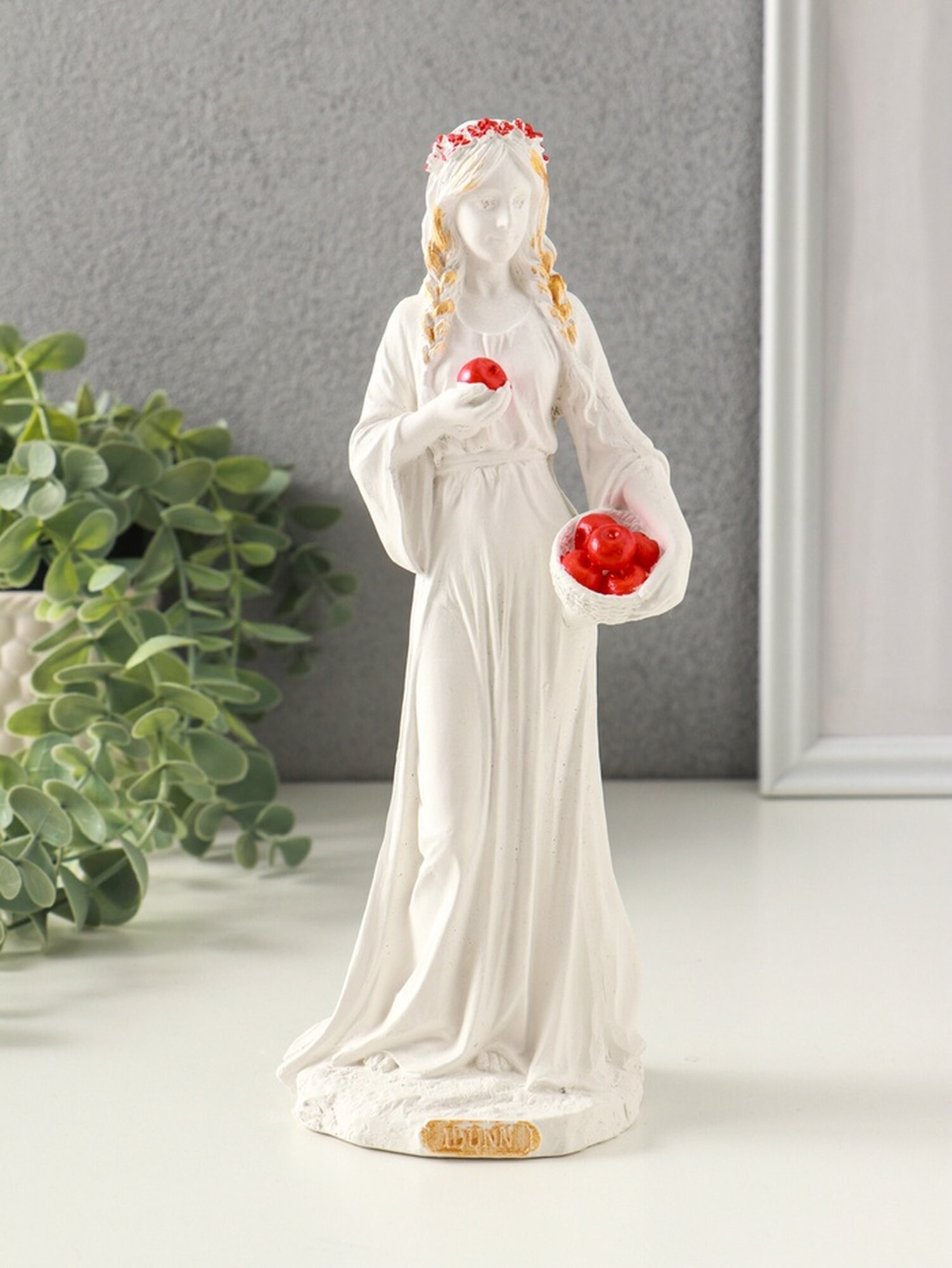 Статуэтка "Богиня Молодости Идунн" 21х8 см, белый, с росписью