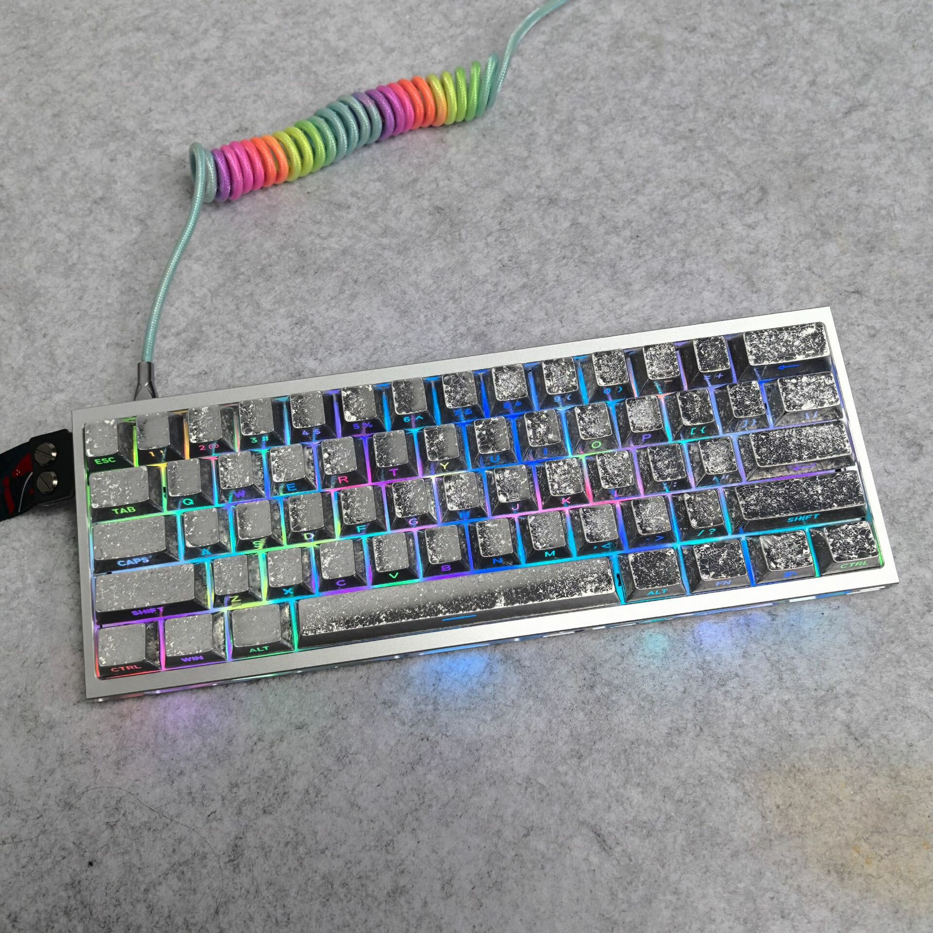 Горячие продажи 61-клавишные матовые клавиши, персонализированные, оригинальные, с боковой гравировкой, полупрозрачные клавиши Wooting60