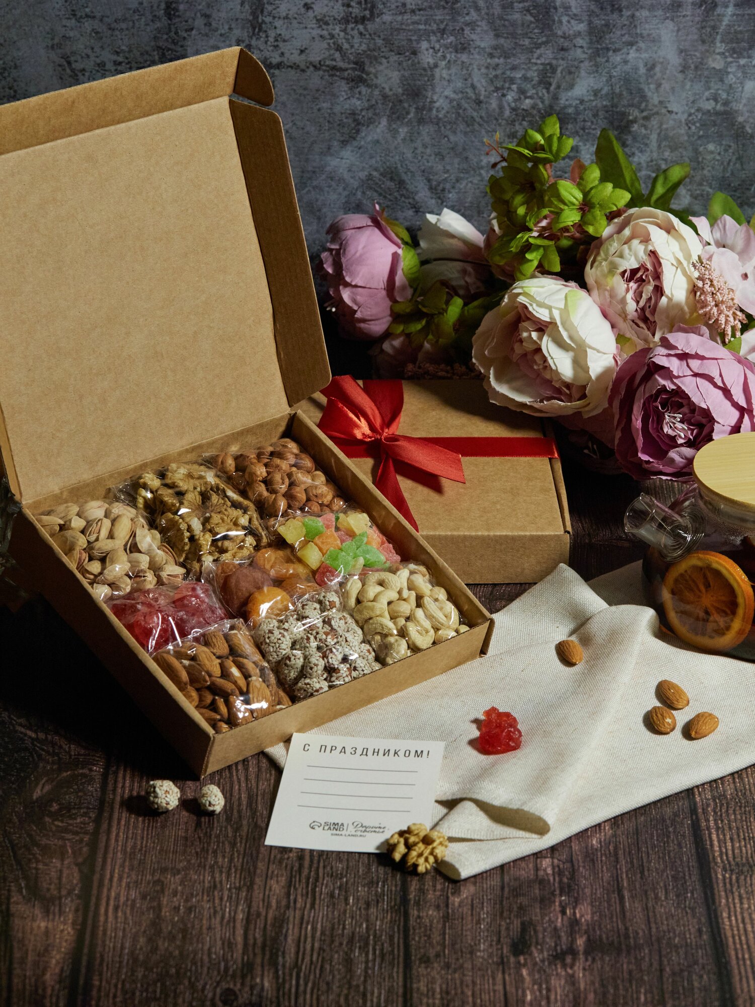 Подарочный набор бокс орехов и сухофруктов 9 видов