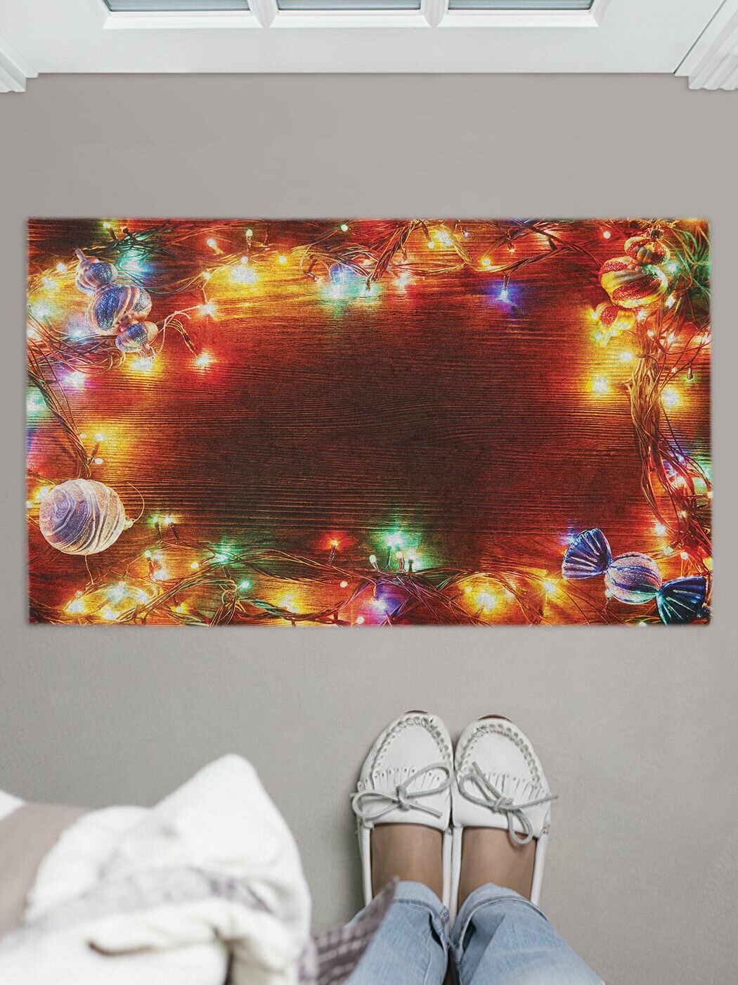 Коврик придверный в прихожую с принтом "Новогодние гирлянды" 45 на 75 см , JoyArty, серия Новый год и Рождество