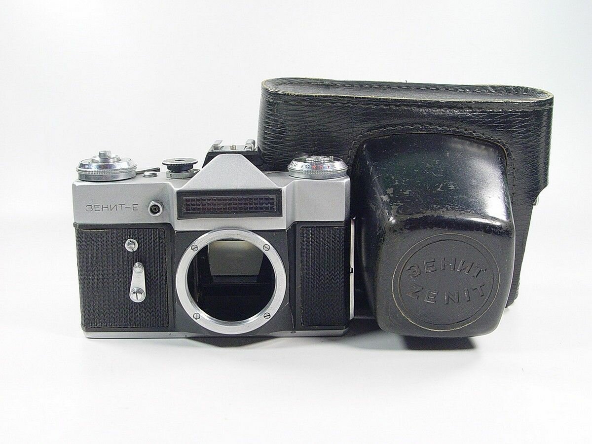 Фотоаппарат советский старинный Зенит-Е. Хорошее состояние, СССР, 1978 г. Металл. Лот 3