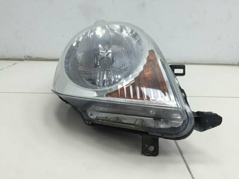 Фара правая Nissan Note E11 2006-2013