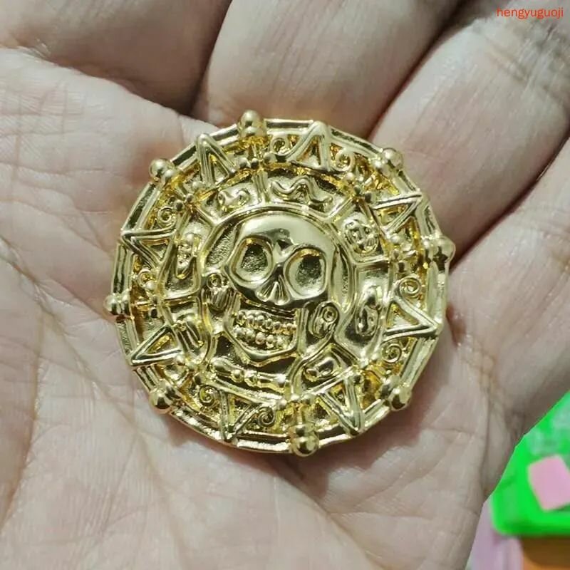 Золотой дублон, пиратская монета Пираты Карибского моря