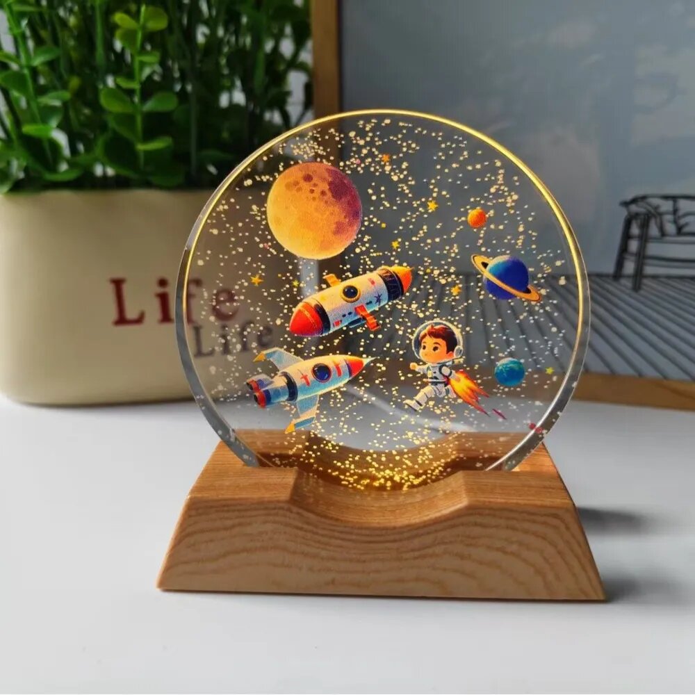 Светящийся ночник в форме хрустального шара, напечатанного на 3D-лазерной печати, изображающий звездное небо, вселенную и галактики.
