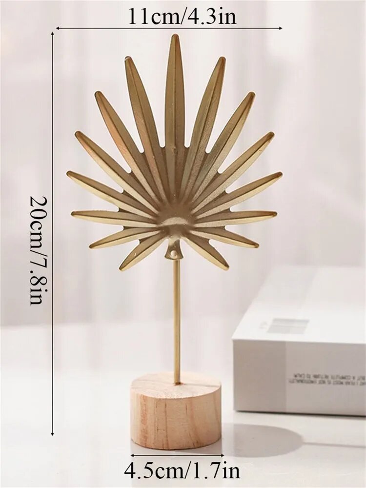 Статуэтка 4, высота 11 см, длина 19.5 см