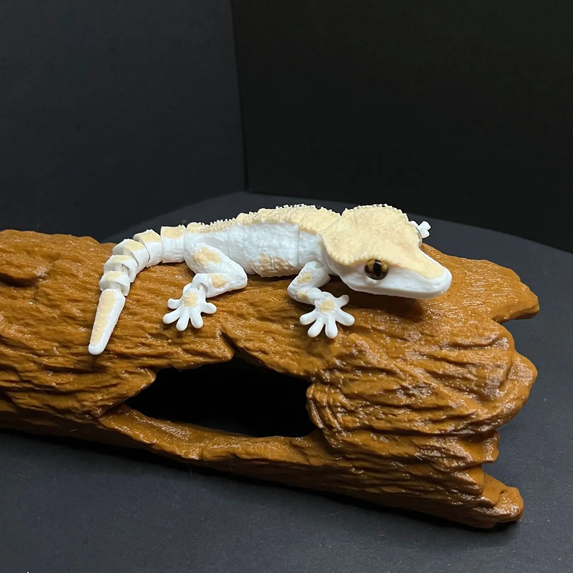Пластиковая фигурка ящерица-хранитель 14cm Lizard D