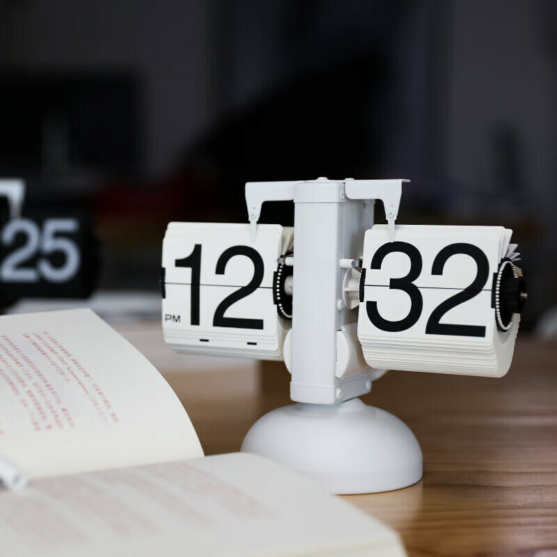 Momen (Momen) Mechanical Automatic Page Turning Clock Retro Nordic Minimalist Style Clock Living Room Personalized Desktop Creative Ornaments Table Clock
