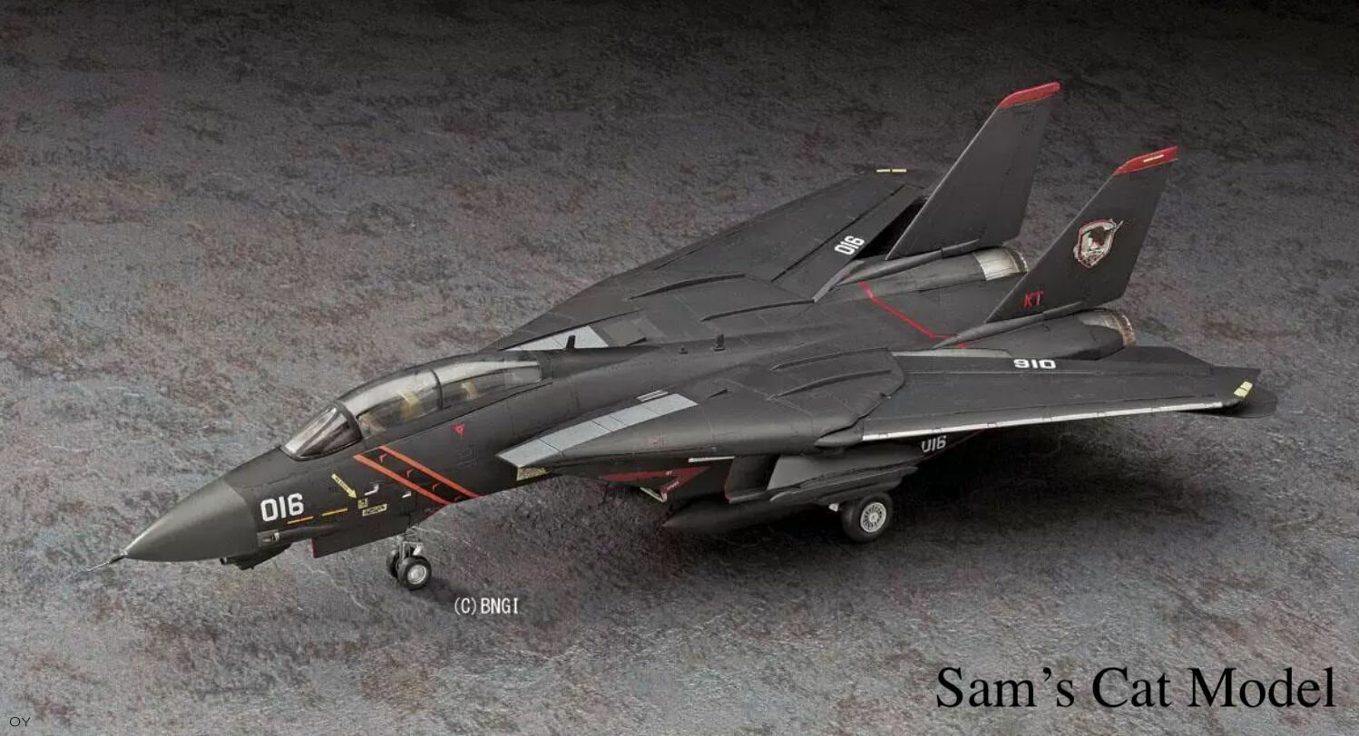 Готовая масштабная модель 1/72 истребителя F-14A Ace Combat