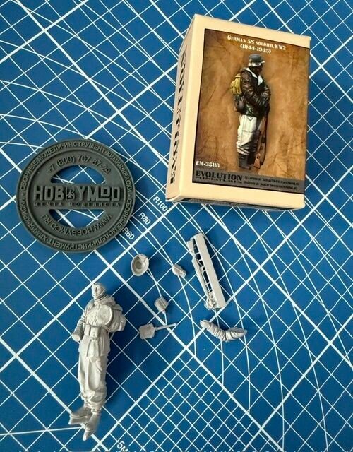 EM-35118 Фигурка для самостоятельной росписи 1:35 German SS Soldier. WW2. (1944-1945)