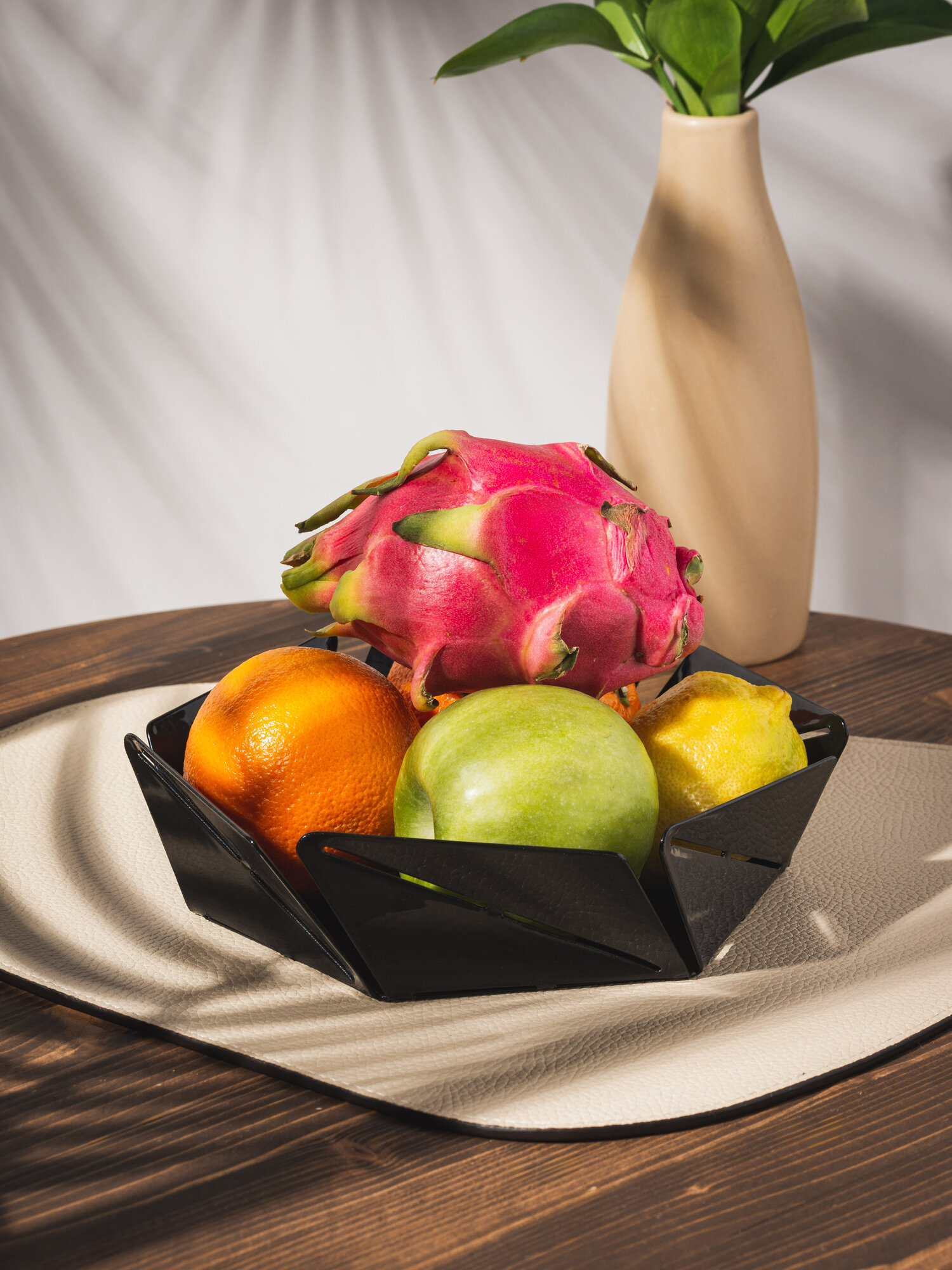 Ваза для фруктов ilwi INT-VZ-L-O1-N/1 фигурная, стальная, черная, 18х19,5х5 см