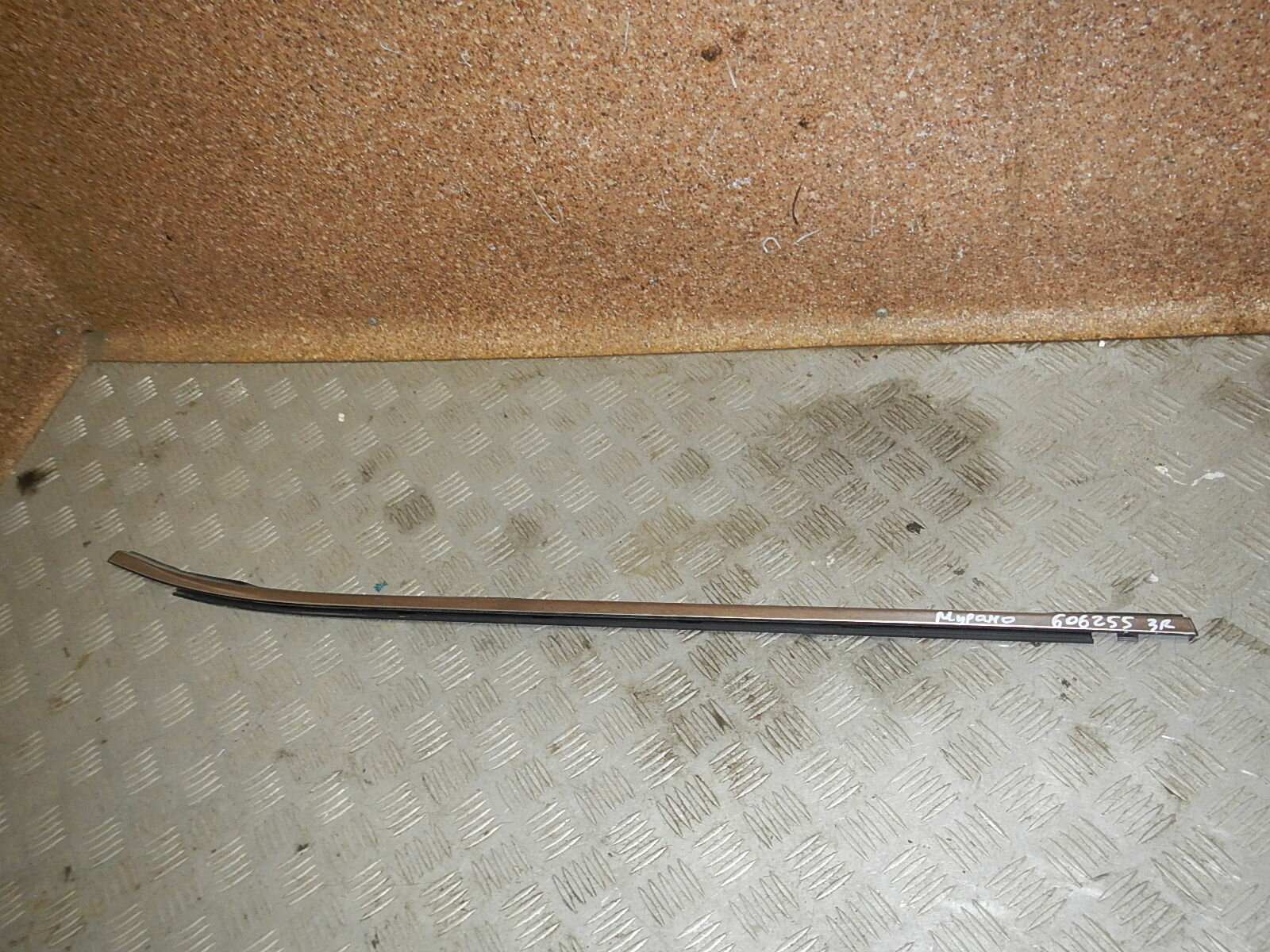 Б/У Накладка стекла заднего правого, Nissan (Ниссан)-MURANO (Z52) (16-) NISSAN MURANO (Z52) (16-) Царапины. 606255 NISSA...