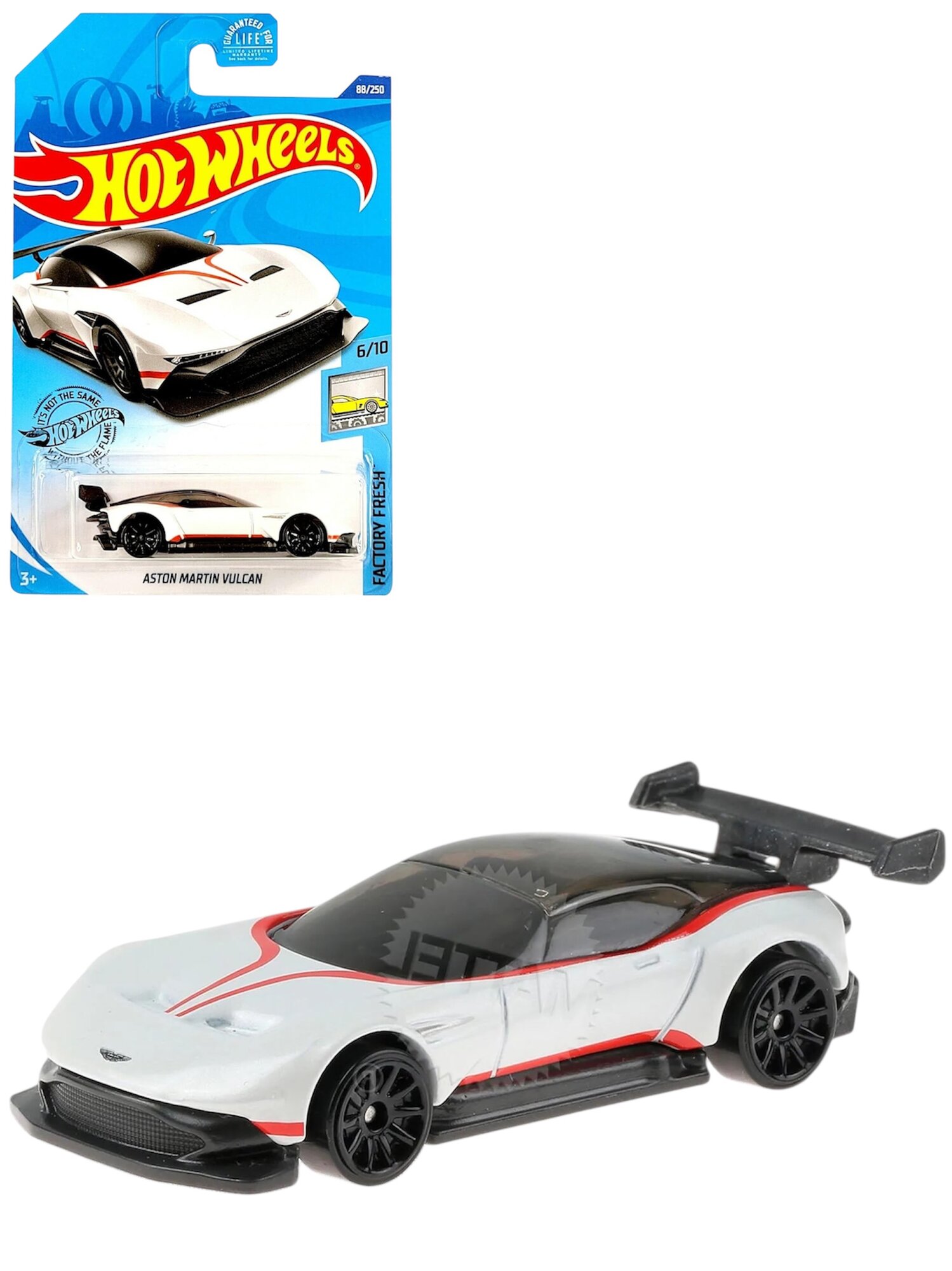 Машинка Hot Wheels Aston Martin Vulcan, белый цвет, коллекционная 1/64 длина 7 см