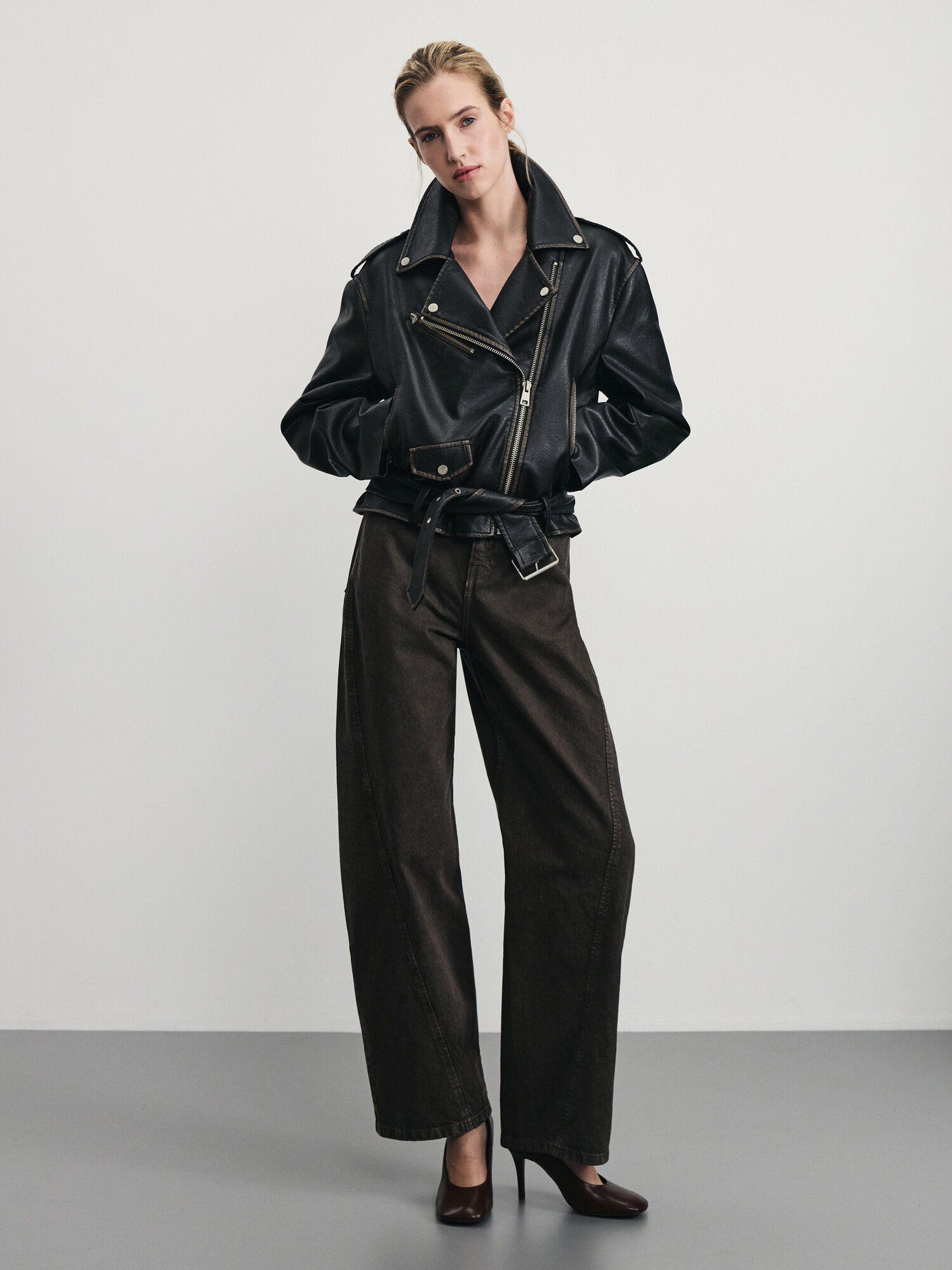 Джинсы широкие barrel leg 