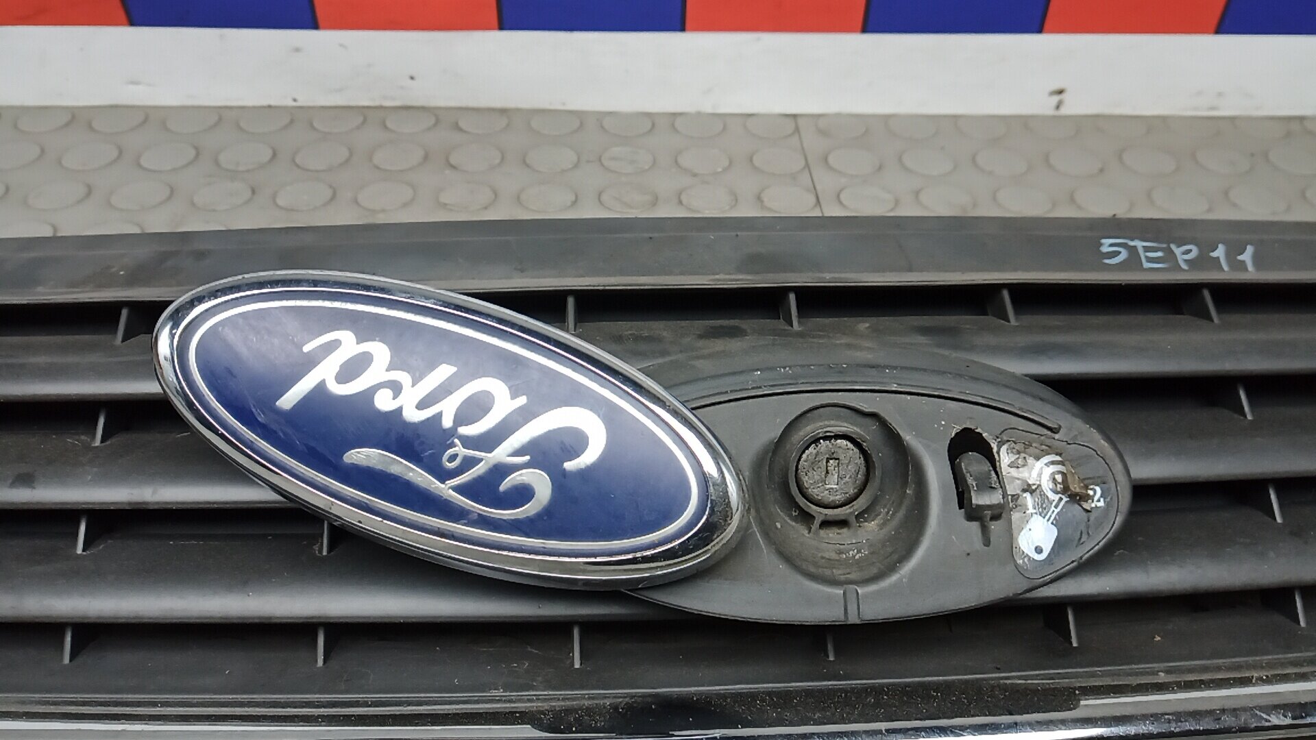 Решетка радиатора FORD KUGA 1 — фото 1