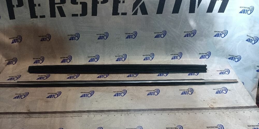 Молдинг двери Toyota Avensis T250 (2003—2006) 7572020490