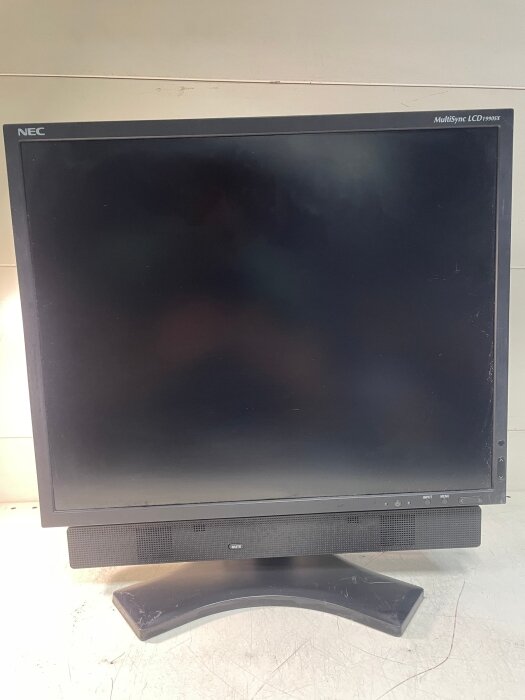 Монитор ЖК 19" 5:4 NEC MultiSync LCD1990SX-BK черный с колонками