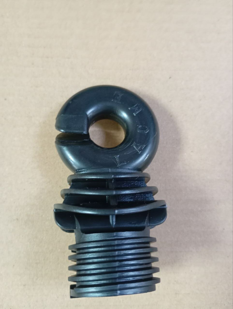 Изолятор 14мм стойки плоский плавающий по высоте пластиковый для электропастуха 10шт