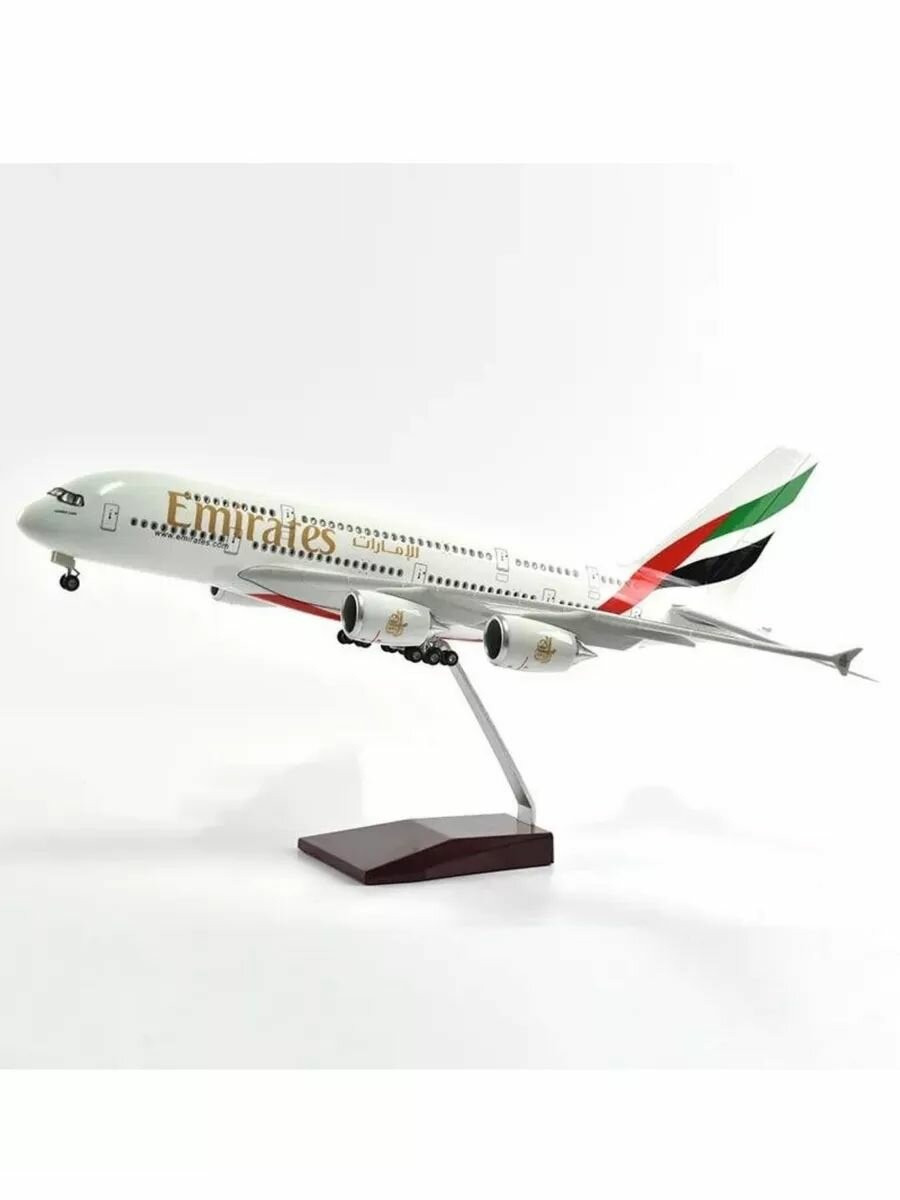Коллекционная модель самолета Emirates А380