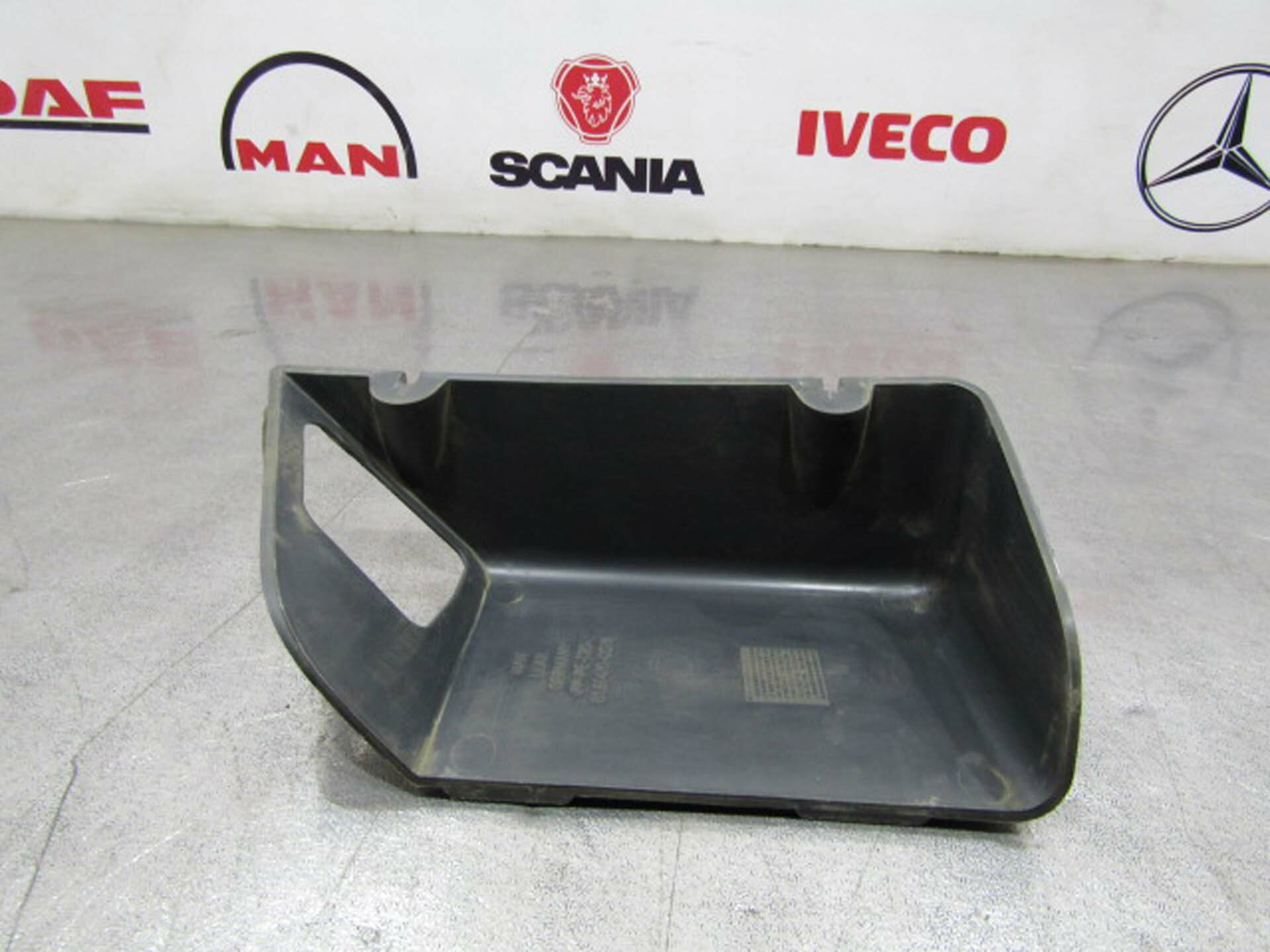 Накладка торпедо нижняя правая MAN TGA, TGM, TGL