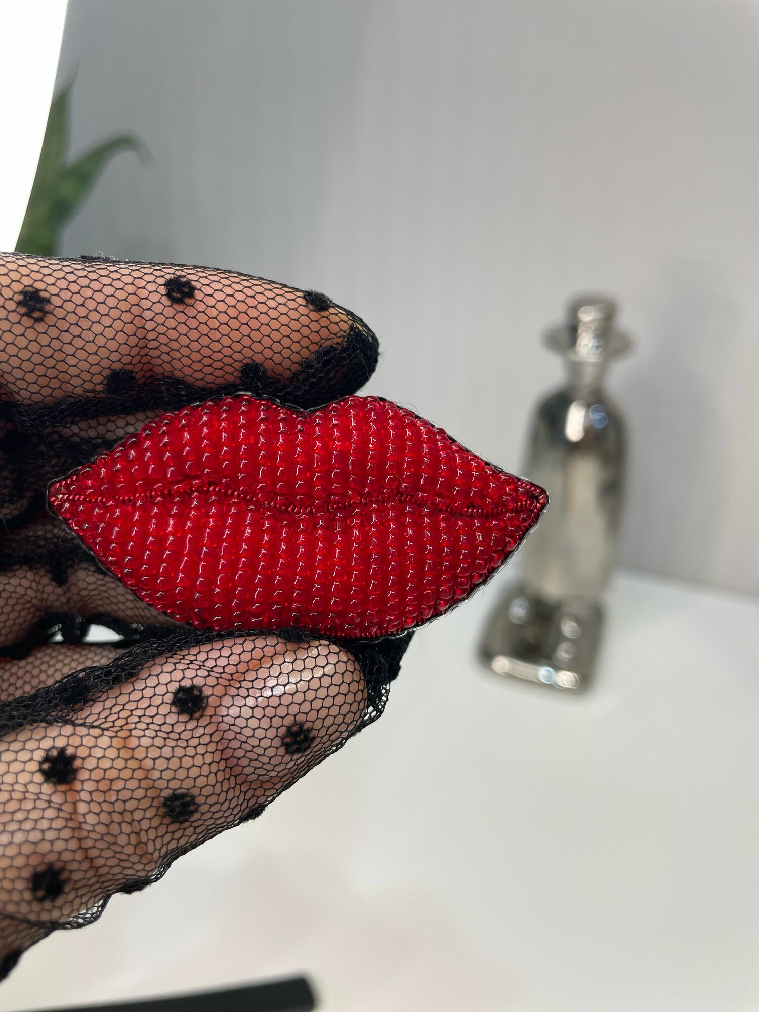 Брошь, бисер, пластик